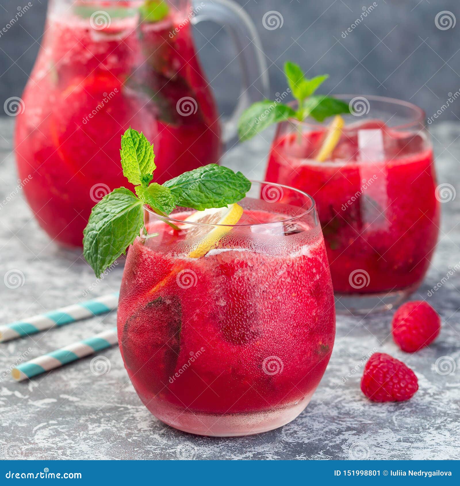 Refreshing Raspberry, Lemon and Mint Lemonade with Sparkling Water in a ...