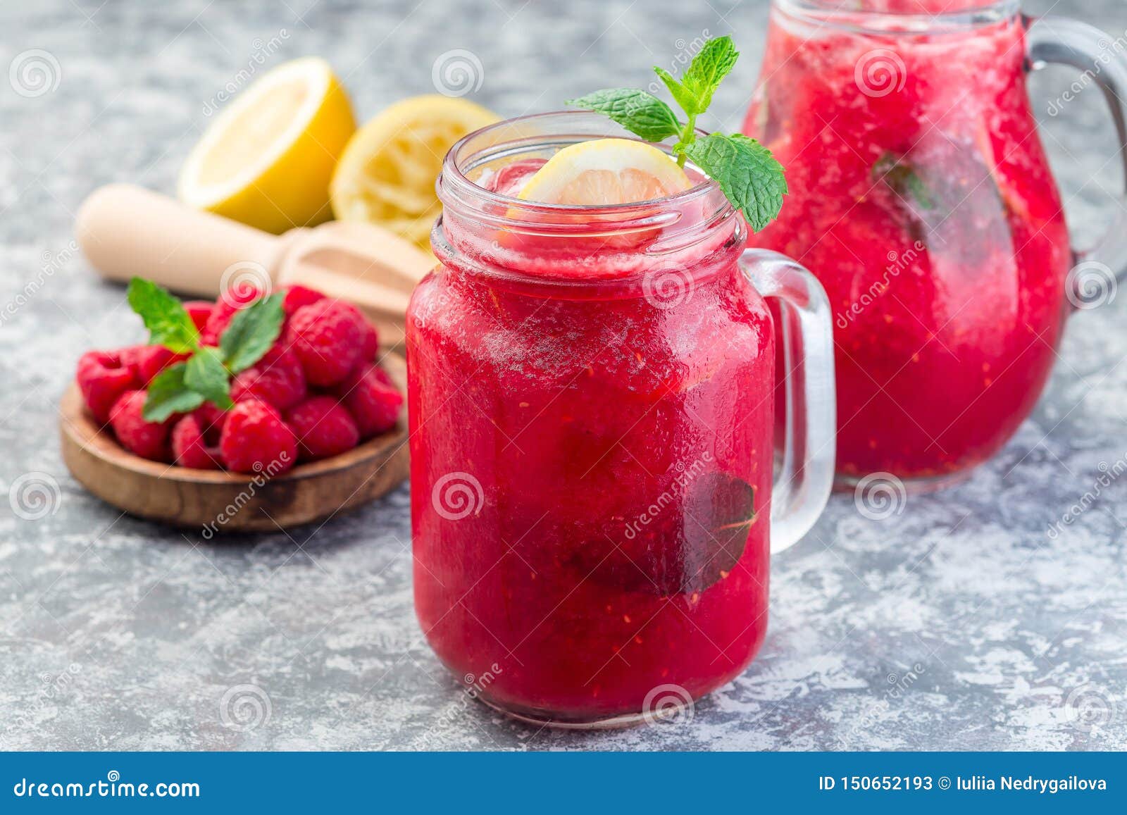 Refreshing Raspberry, Lemon and Mint Lemonade with Sparkling Water in a ...