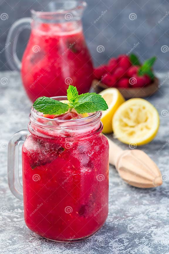 Refreshing Raspberry, Lemon and Mint Lemonade with Sparkling Water in ...