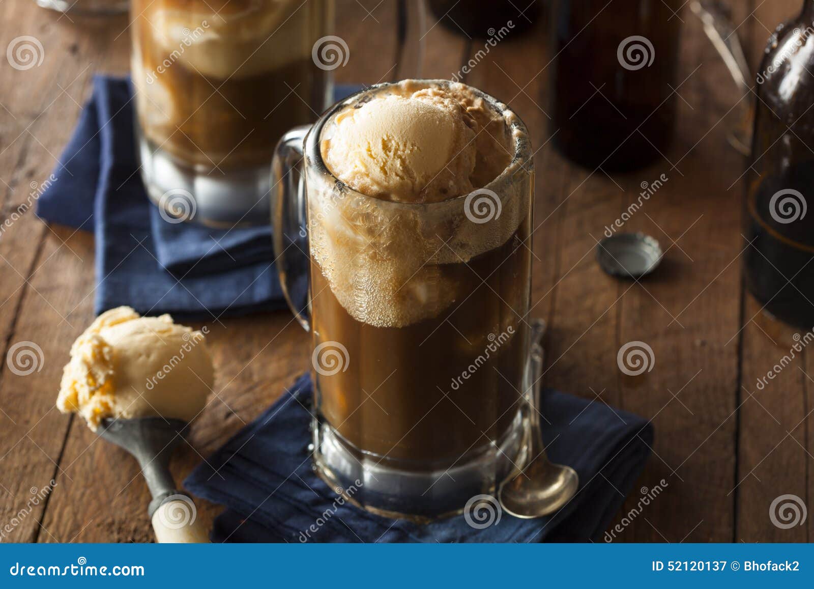 Refreshing Root Beer Float stock image. Image of creamy - 52120137