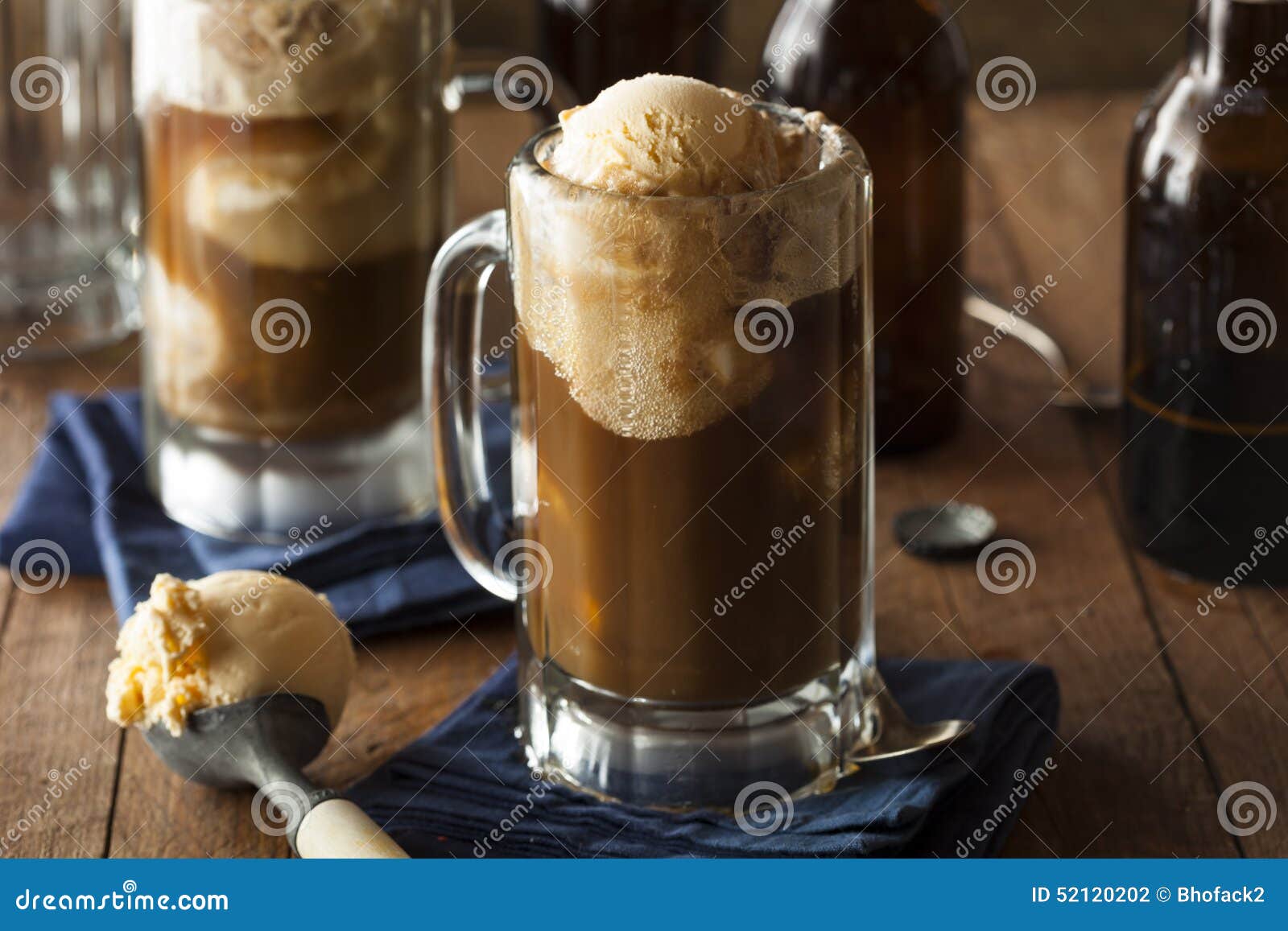 Refreshing Root Beer Float stock photo. Image of froth - 52120202