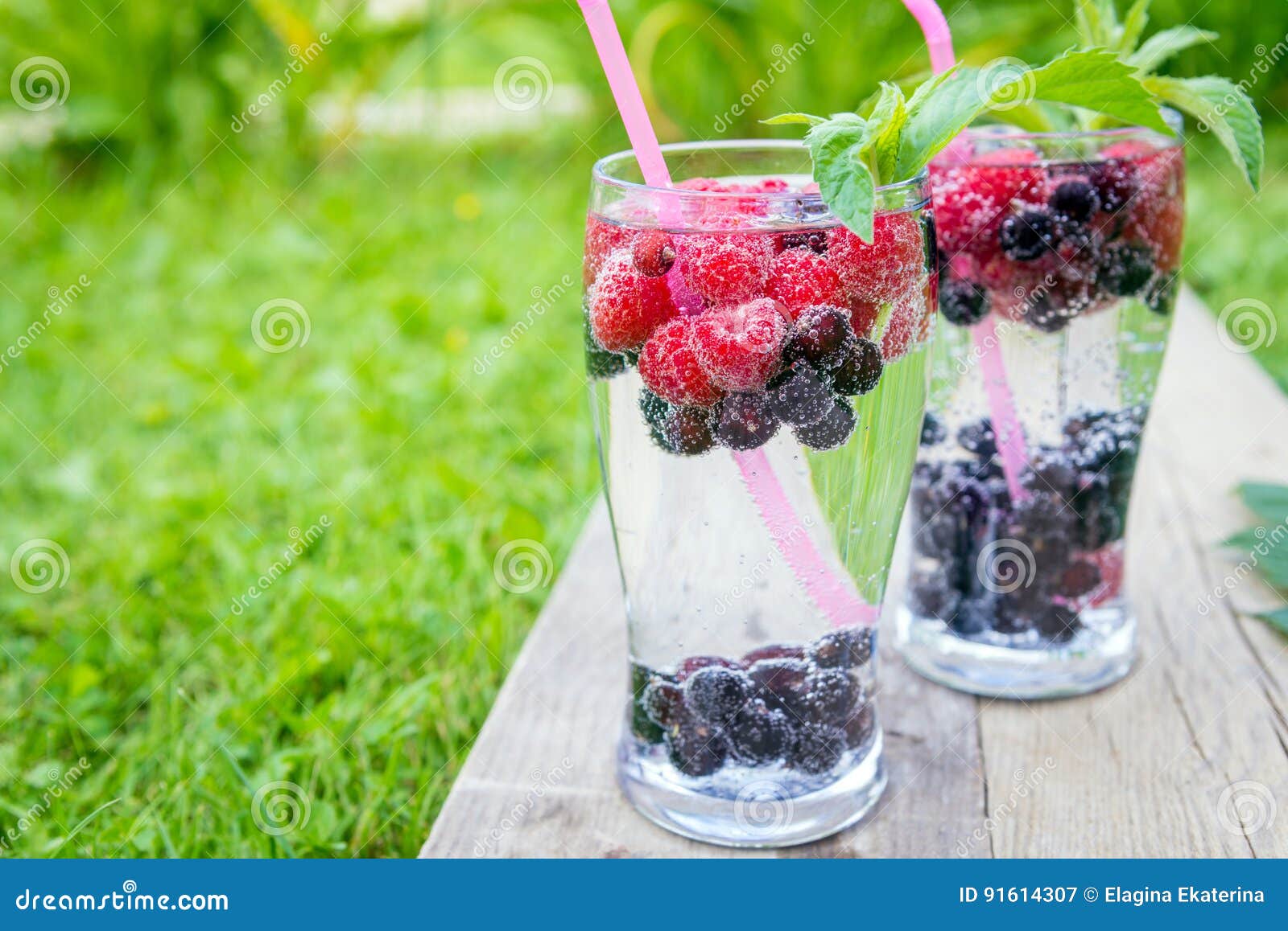 Refreshing Summer Drink with Sparkling Water and Fresh Berries Stock ...