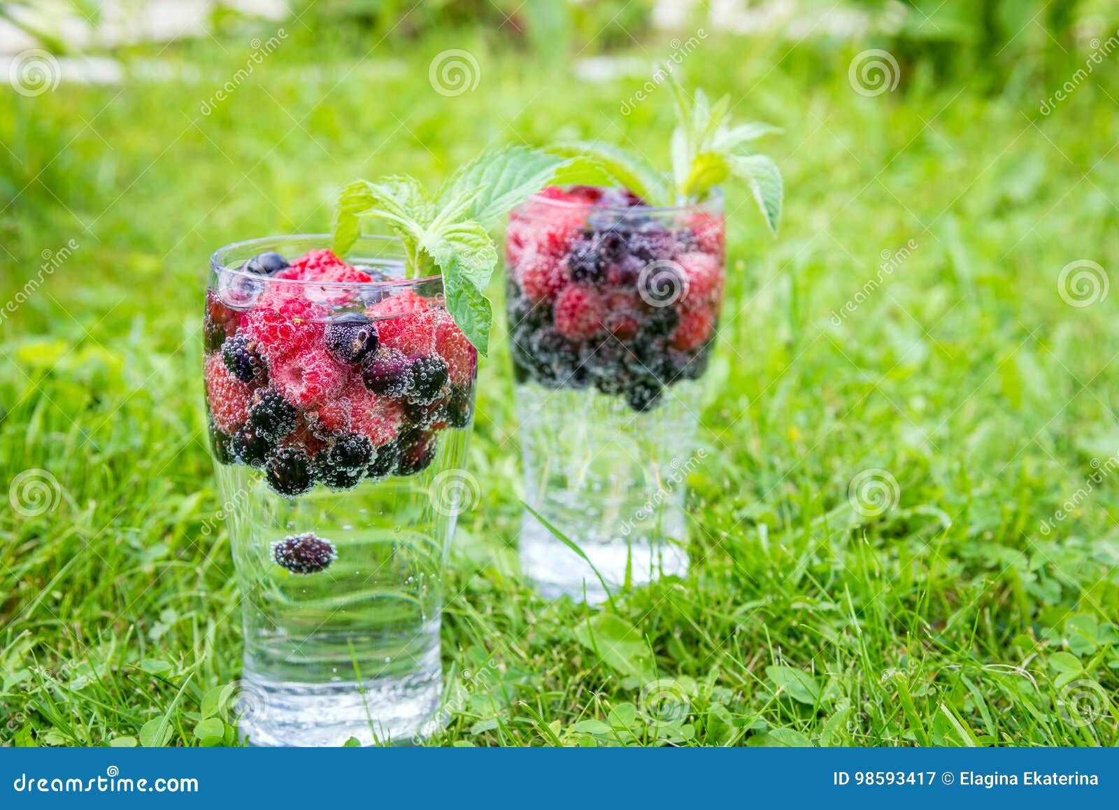 Refreshing Summer Drink with Sparkling Water and Fresh Berries Stock ...