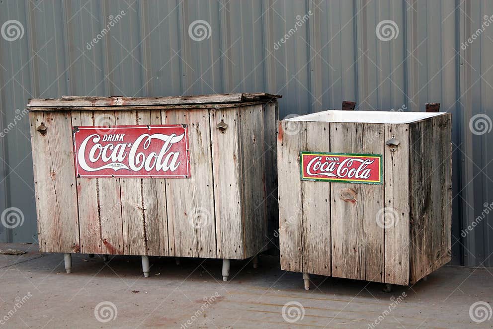 Refroidisseurs De Coca-cola De Cru Photo éditorial - Image du ...