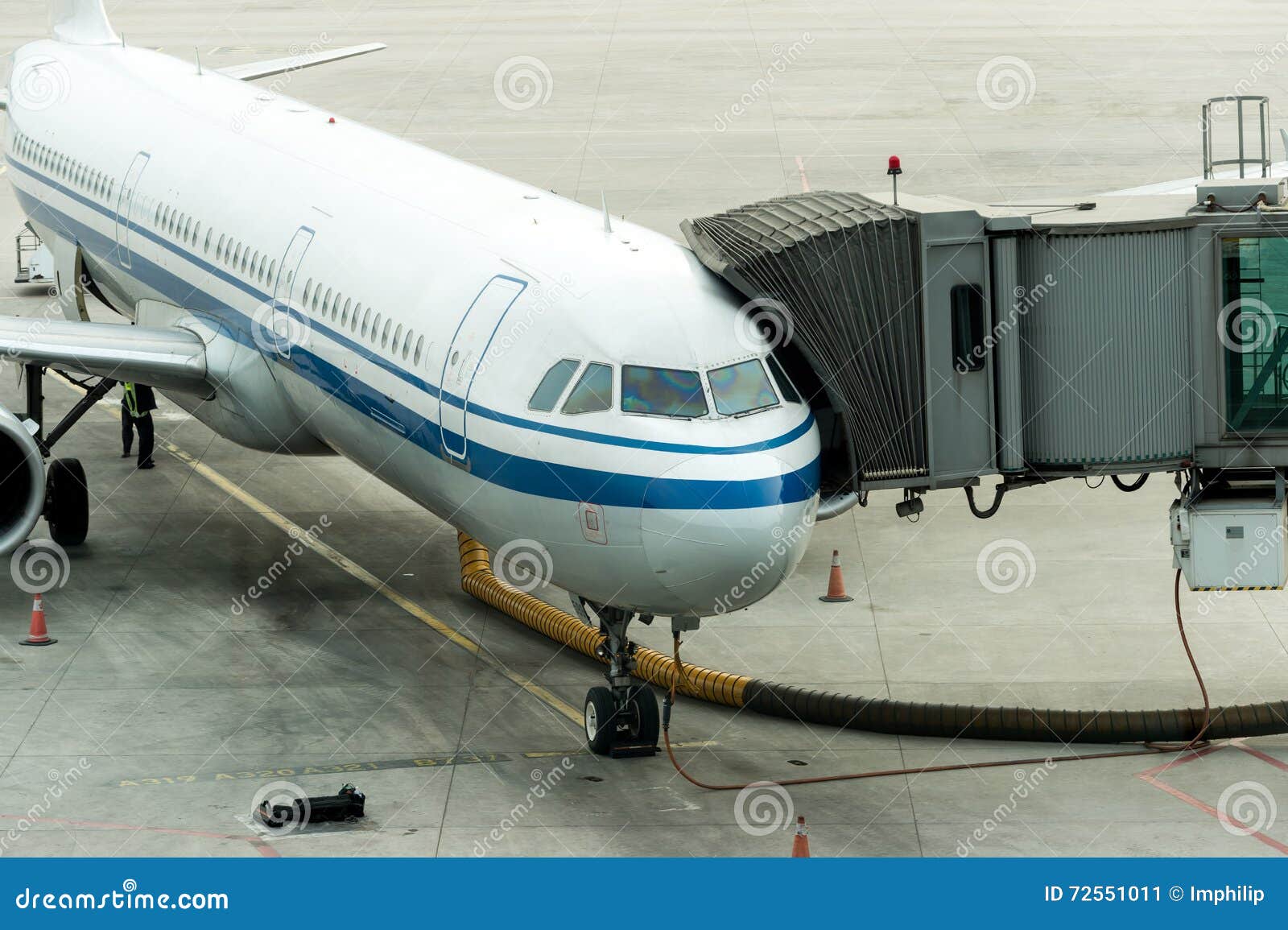 Refuel an airplane stock image. Image of tarmac, transport - 72551011