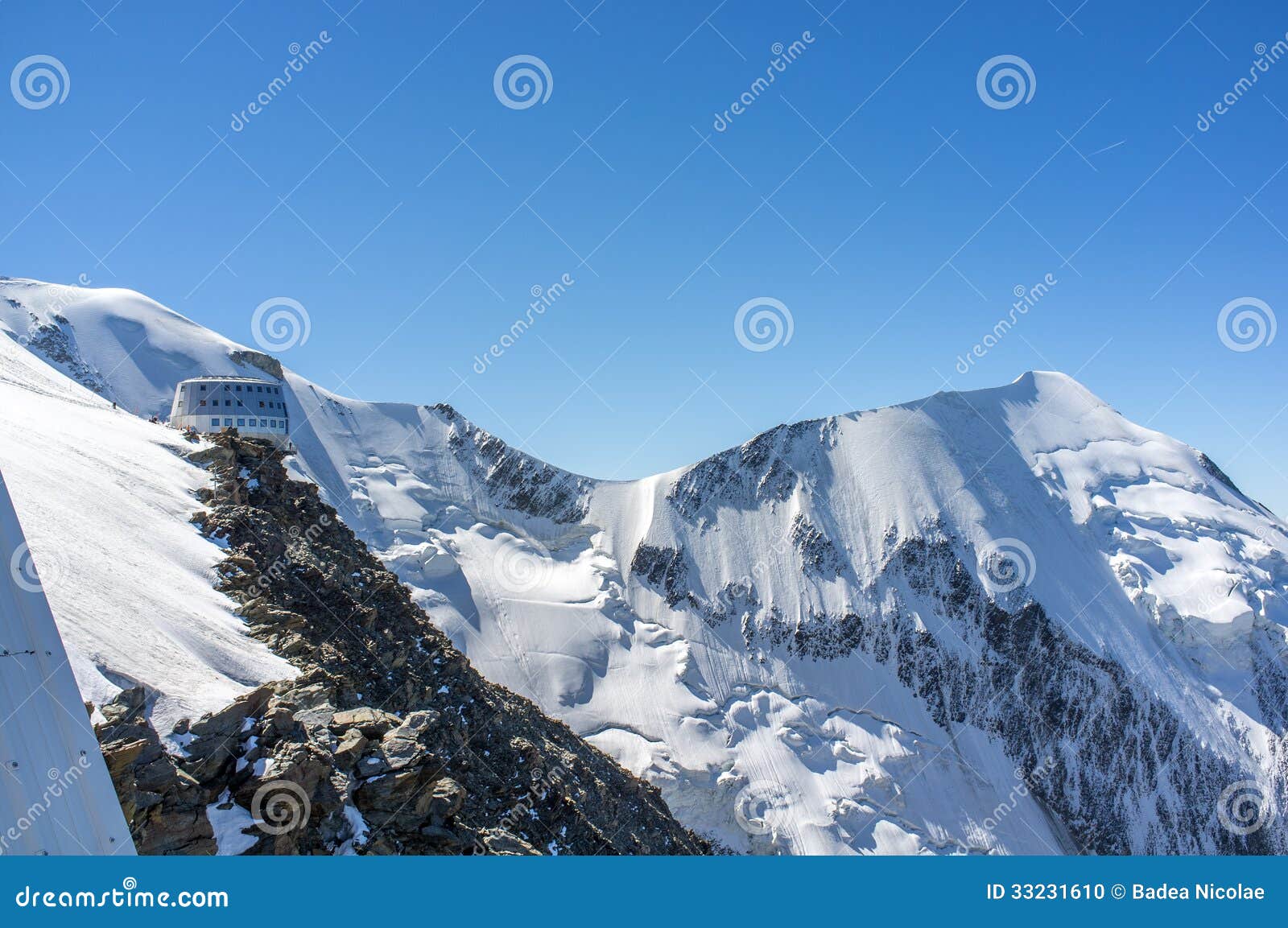 Refuge du Gouter stock photo. Image of refuge, chamonix - 33231610