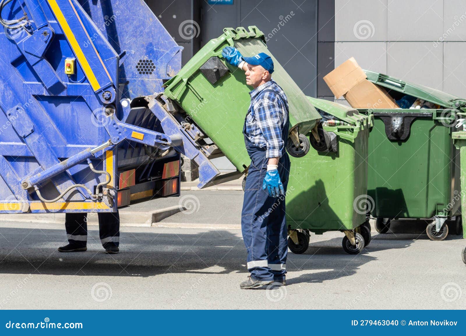 Refuse Collection Worker Loading Garbage for Trash Removal Editorial ...