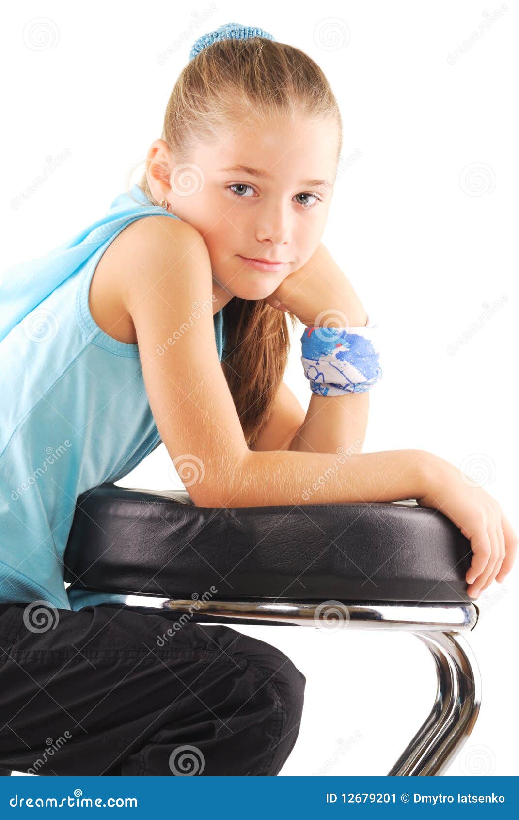 Regard de petite fille image stock. Image du attrayant - 12679201