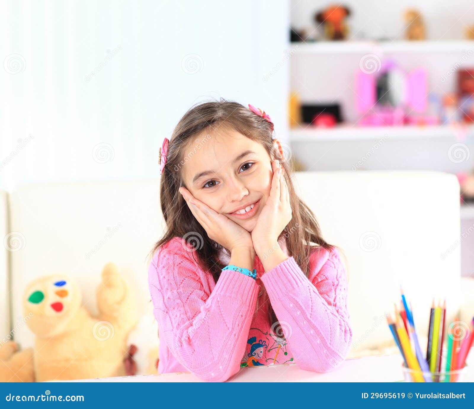 Regard de petite fille image stock. Image du fille, attraction - 29695619