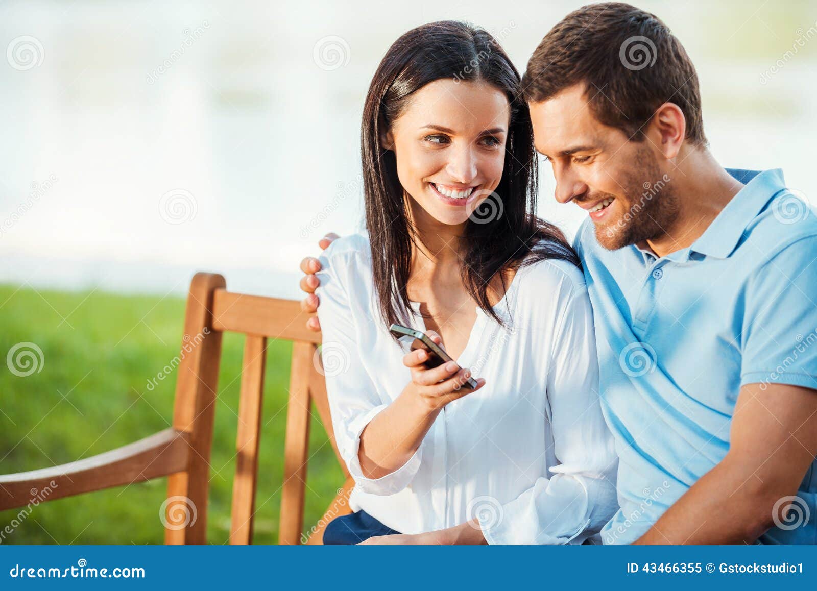 Regardez cette photo ! image stock. Image du stationnement - 43466355