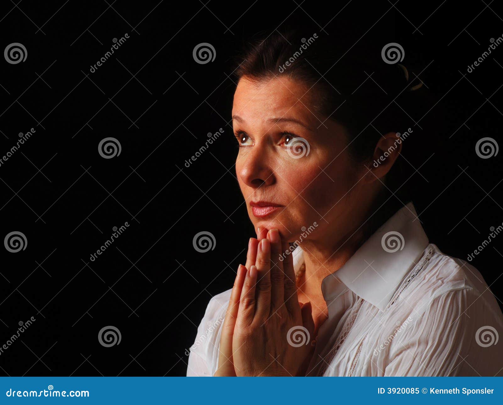 Regardez Fixement Vers Le Ciel Image stock - Image du plié, adulte: 3920085