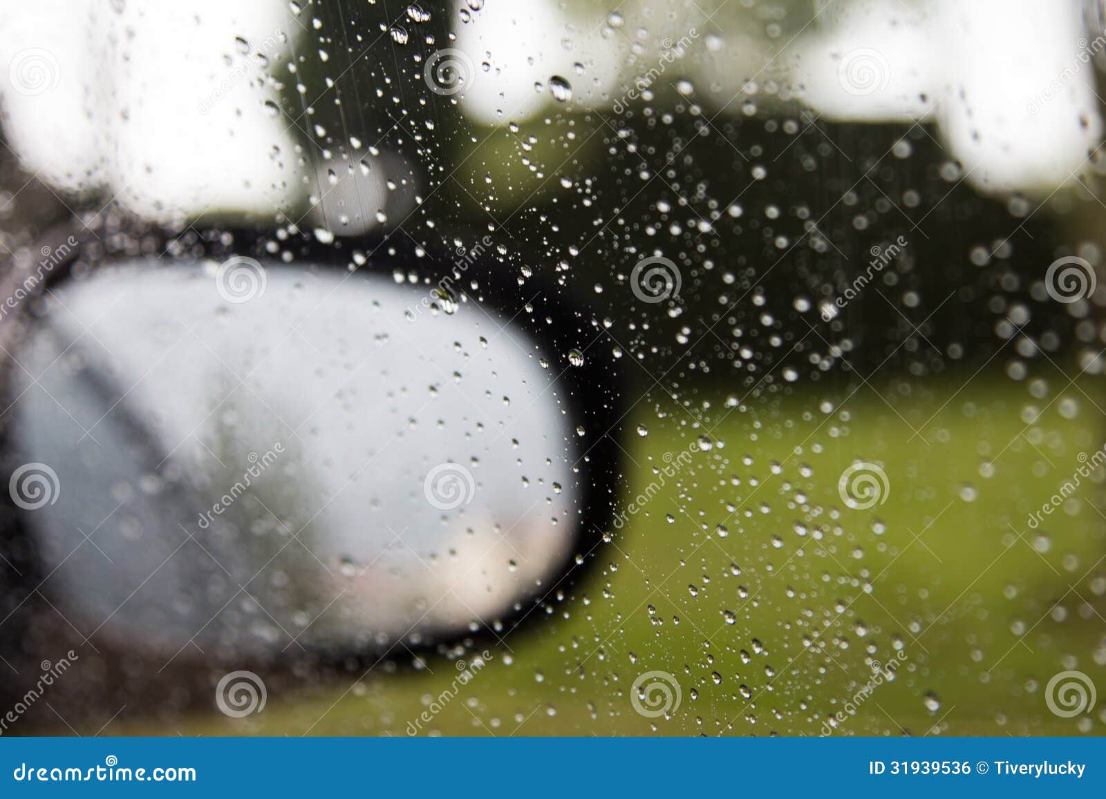 Regen auf einem Auto stockfoto. Bild von auto, reflexion - 31939536