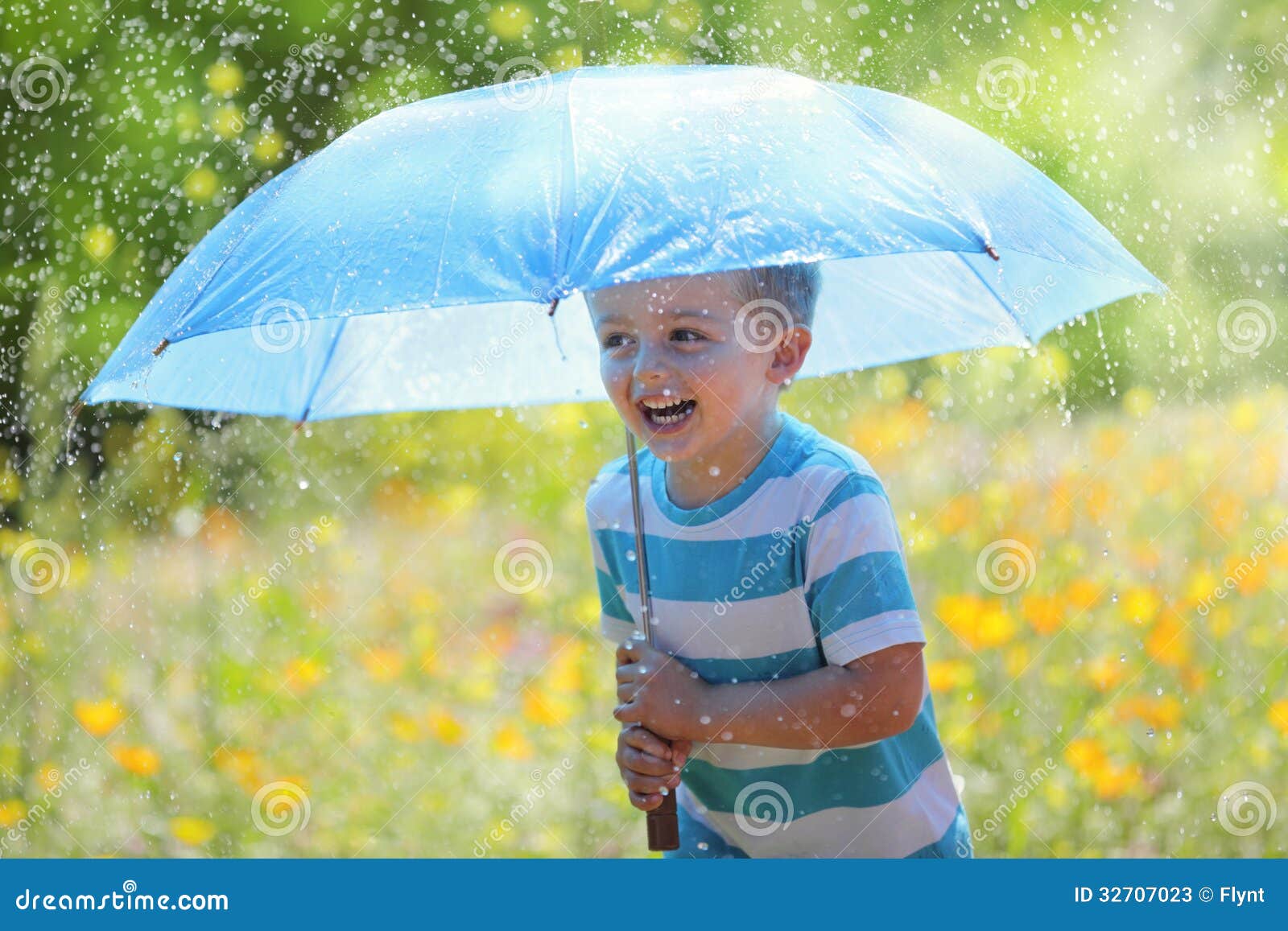 Regen en zonneschijn stock afbeelding. Image of gebied - 32707023