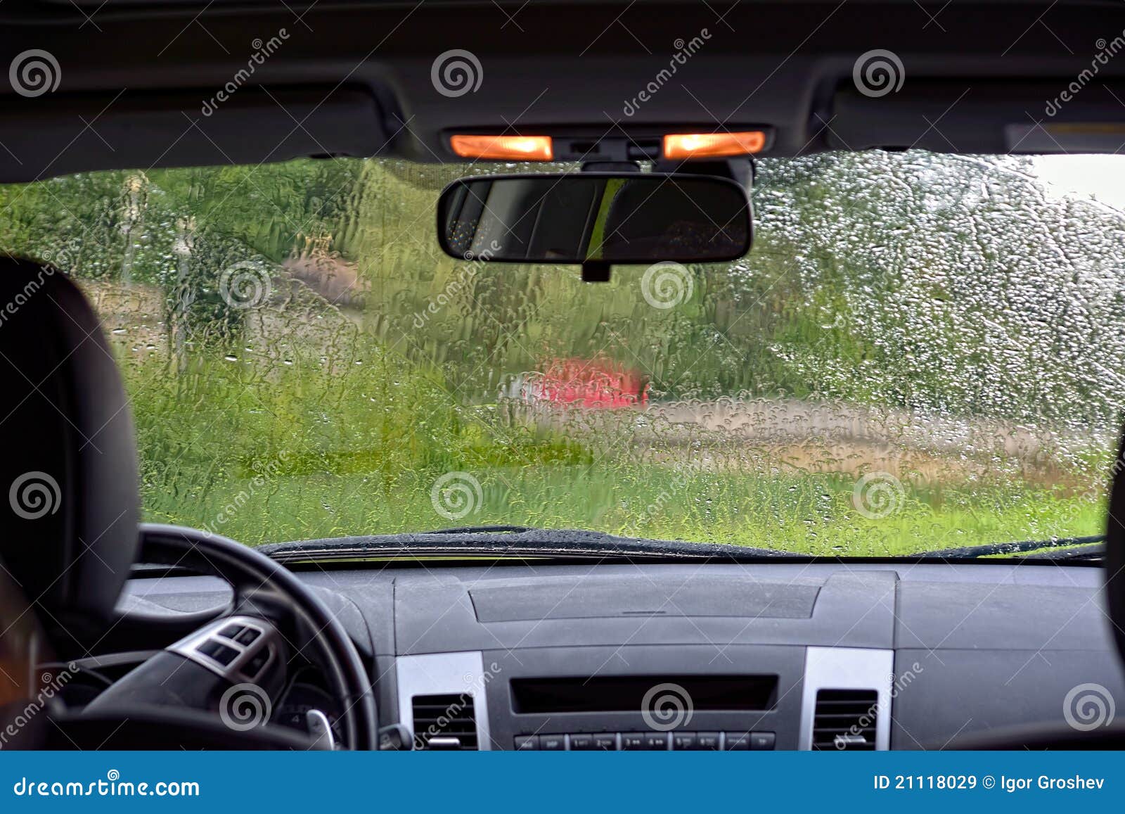 Regen vom inneren Auto stockbild. Bild von innere, kandare - 21118029