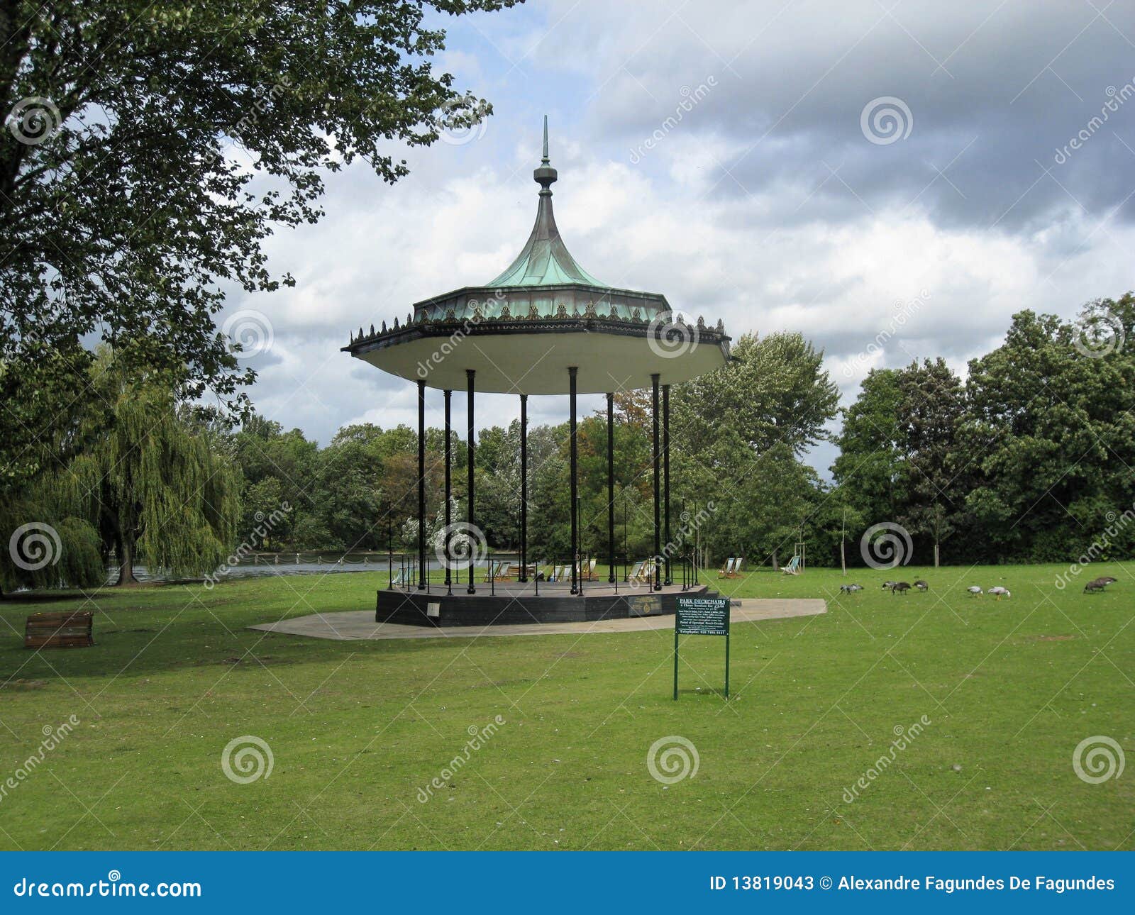 RegentÂ´s Park in London stock image. Image of grass - 13819043