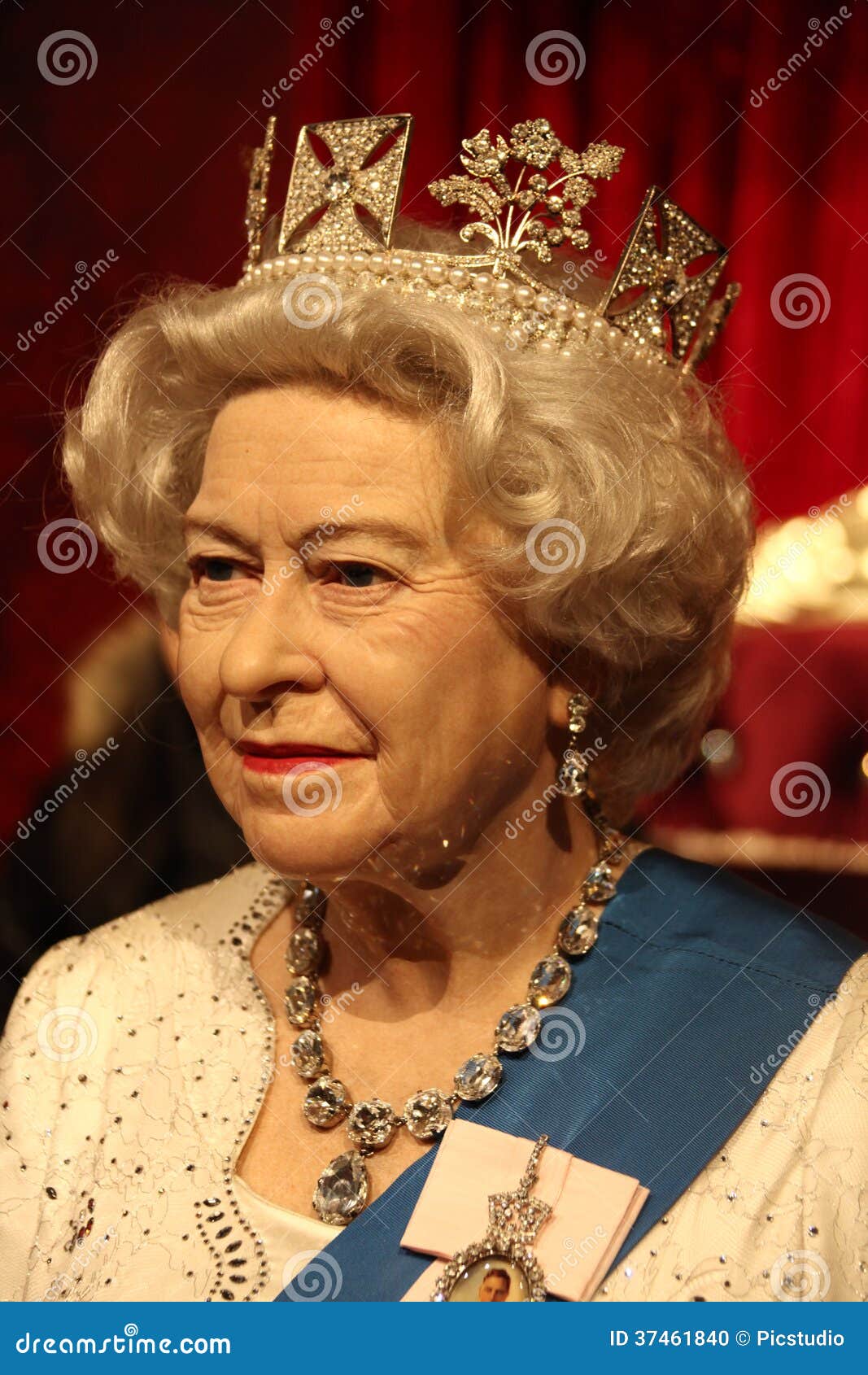 Regina Elizabeth immagine editoriale. Immagine di cera - 37461840