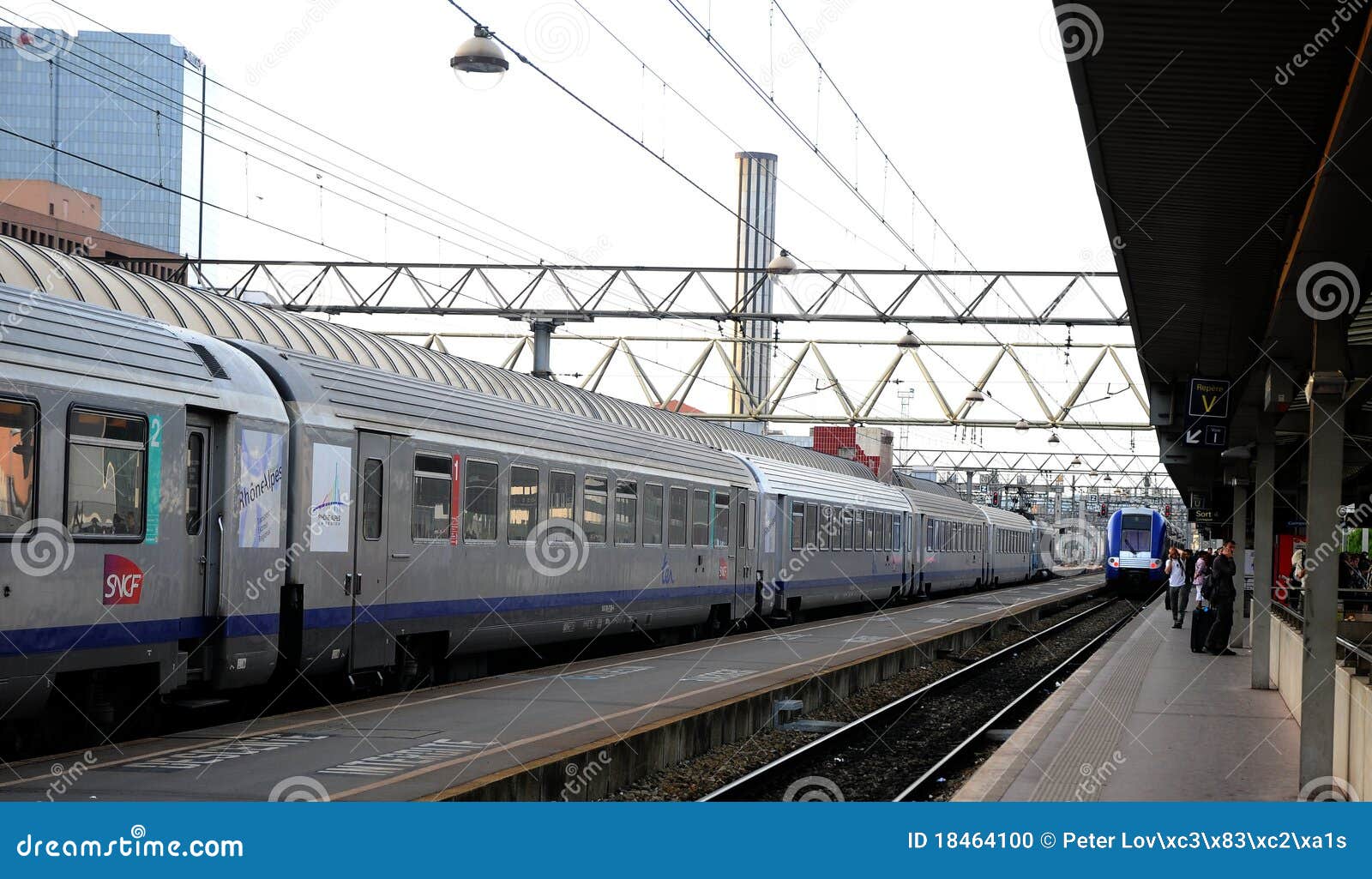 Regional Train Rhone Alpes - SNCF Editorial Image - Image of move ...