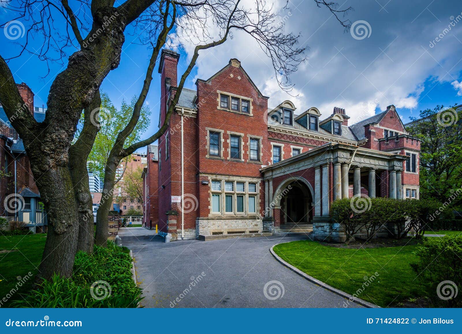 The Regis College Library, at the University of Toronto, in Toronto ...