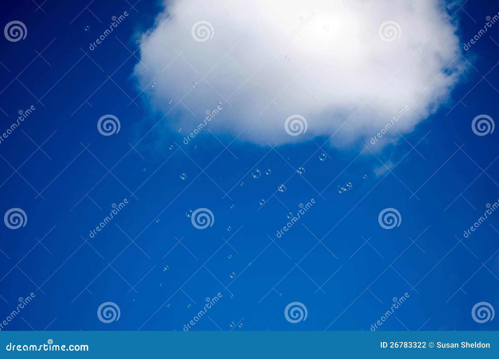 Regnen der Luftblasen stockfoto. Bild von schwimmen, wolken - 26783322
