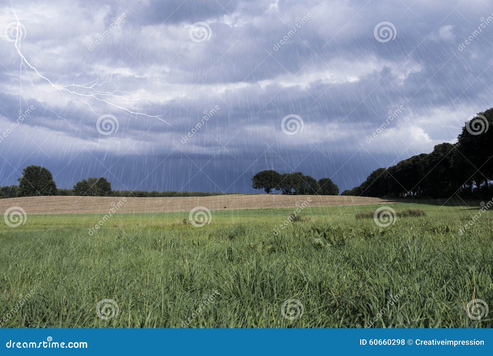 Regnerische Landschaft stockfoto. Bild von meteorologisch - 60660298