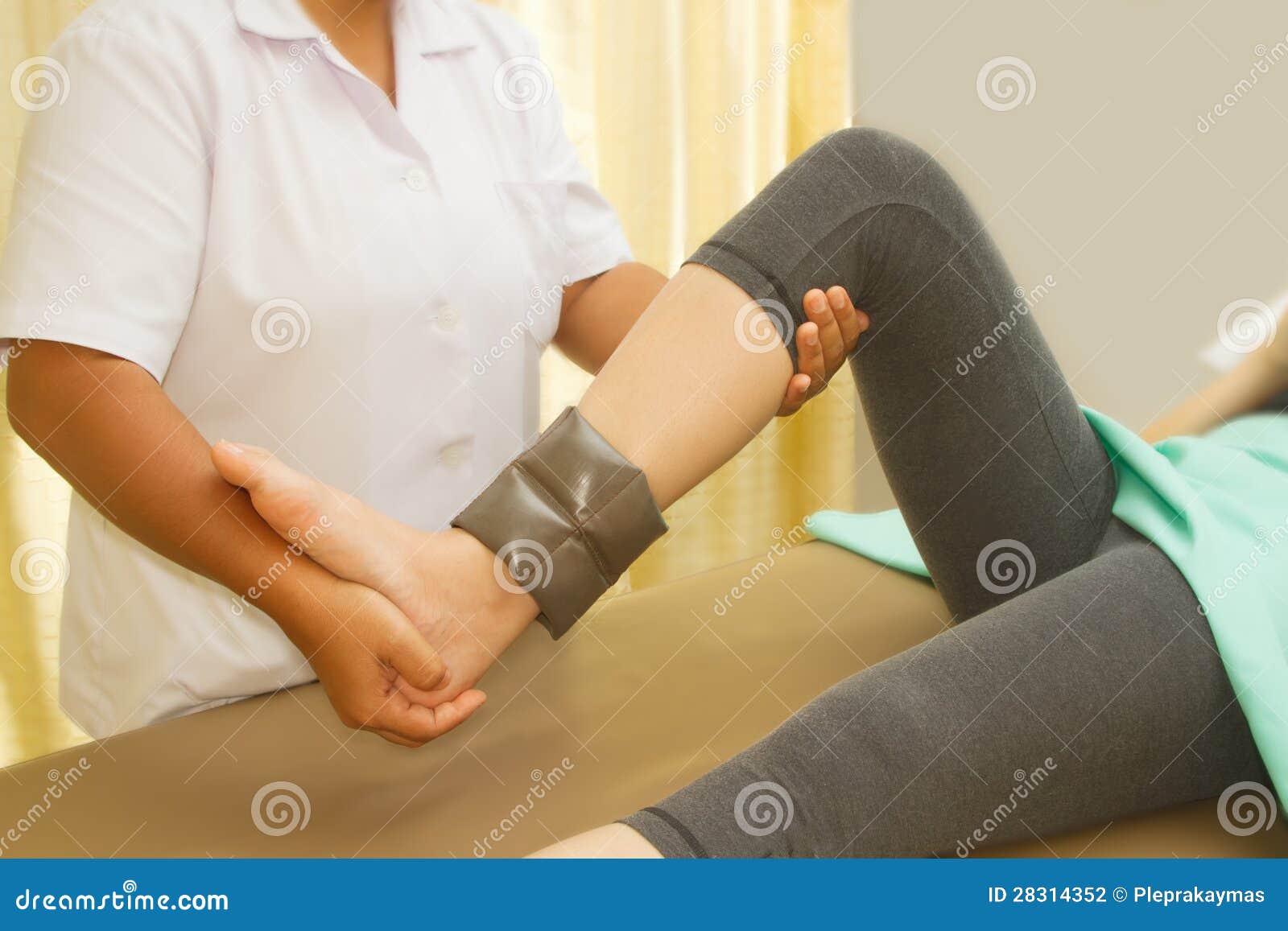 Rehab Muscle Training for Knee Stock Photo - Image of body, nurse: 28314352