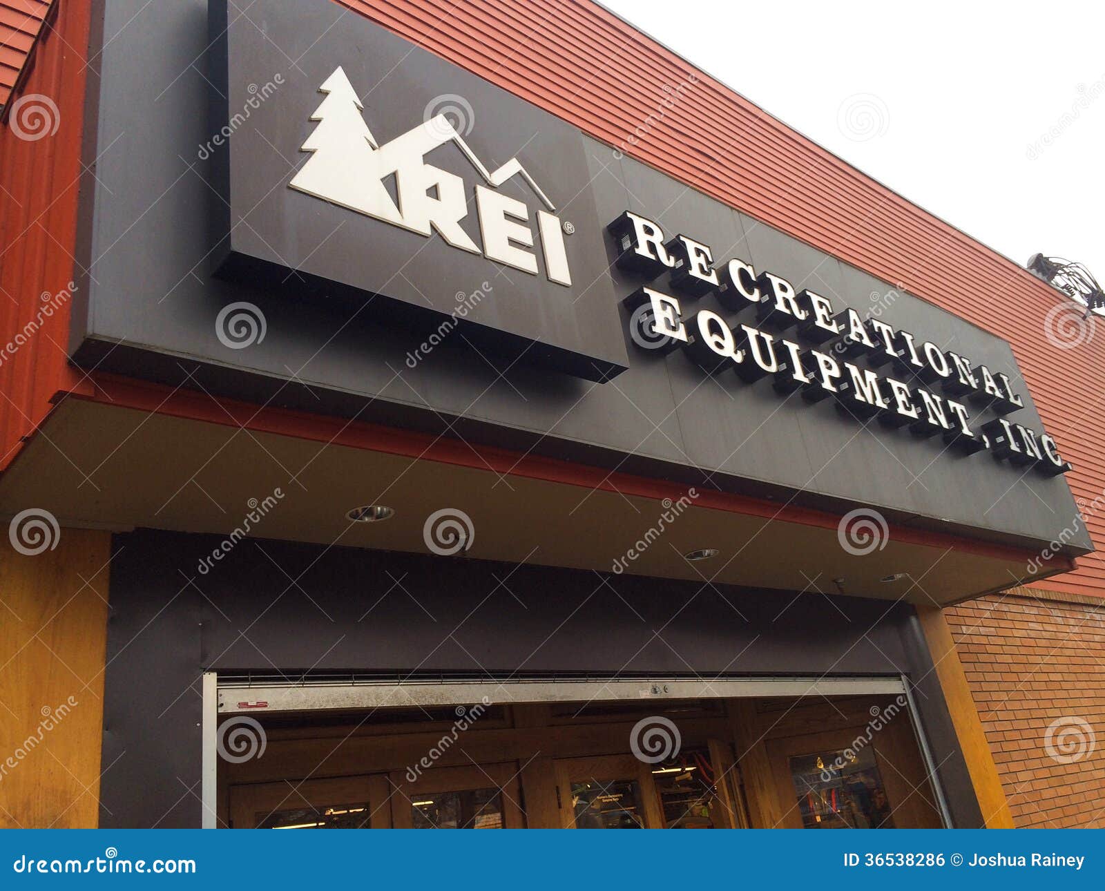 REI Storefront Eugene ODER redaktionelles foto. Bild von einzelhändler ...