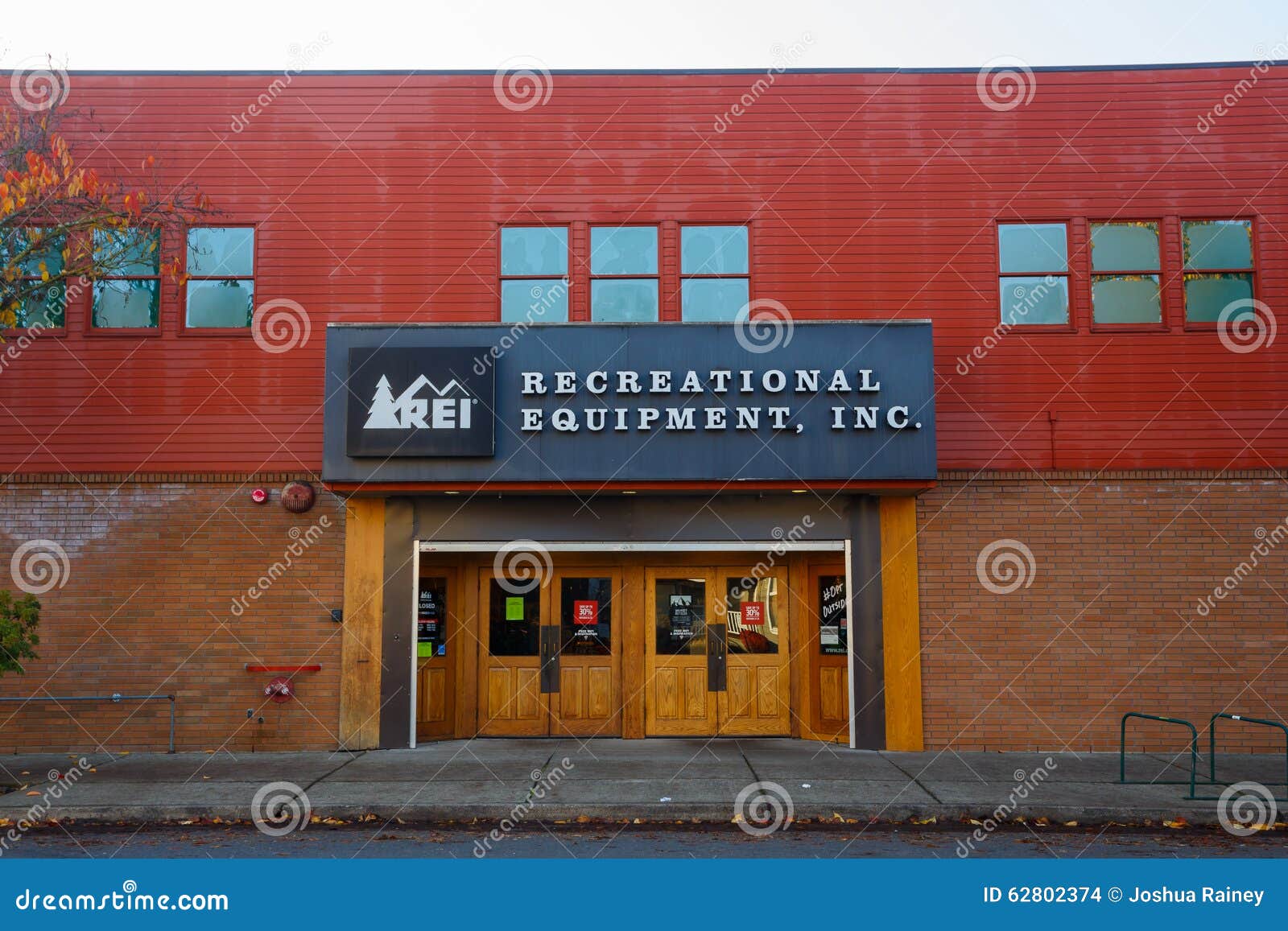 REI Storefront Eugene Oregon Imagen de archivo editorial - Imagen de ...