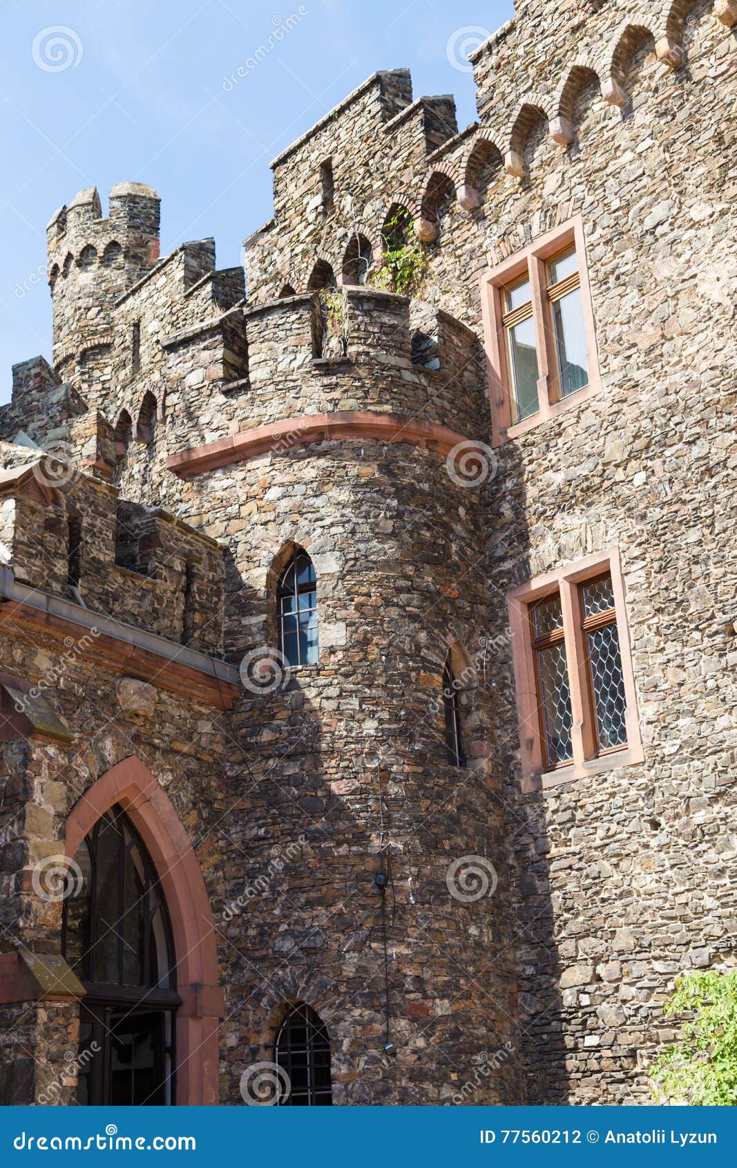 Reichenstein-Schloss, Deutschland - Hof Stockfoto - Bild von landschaft ...
