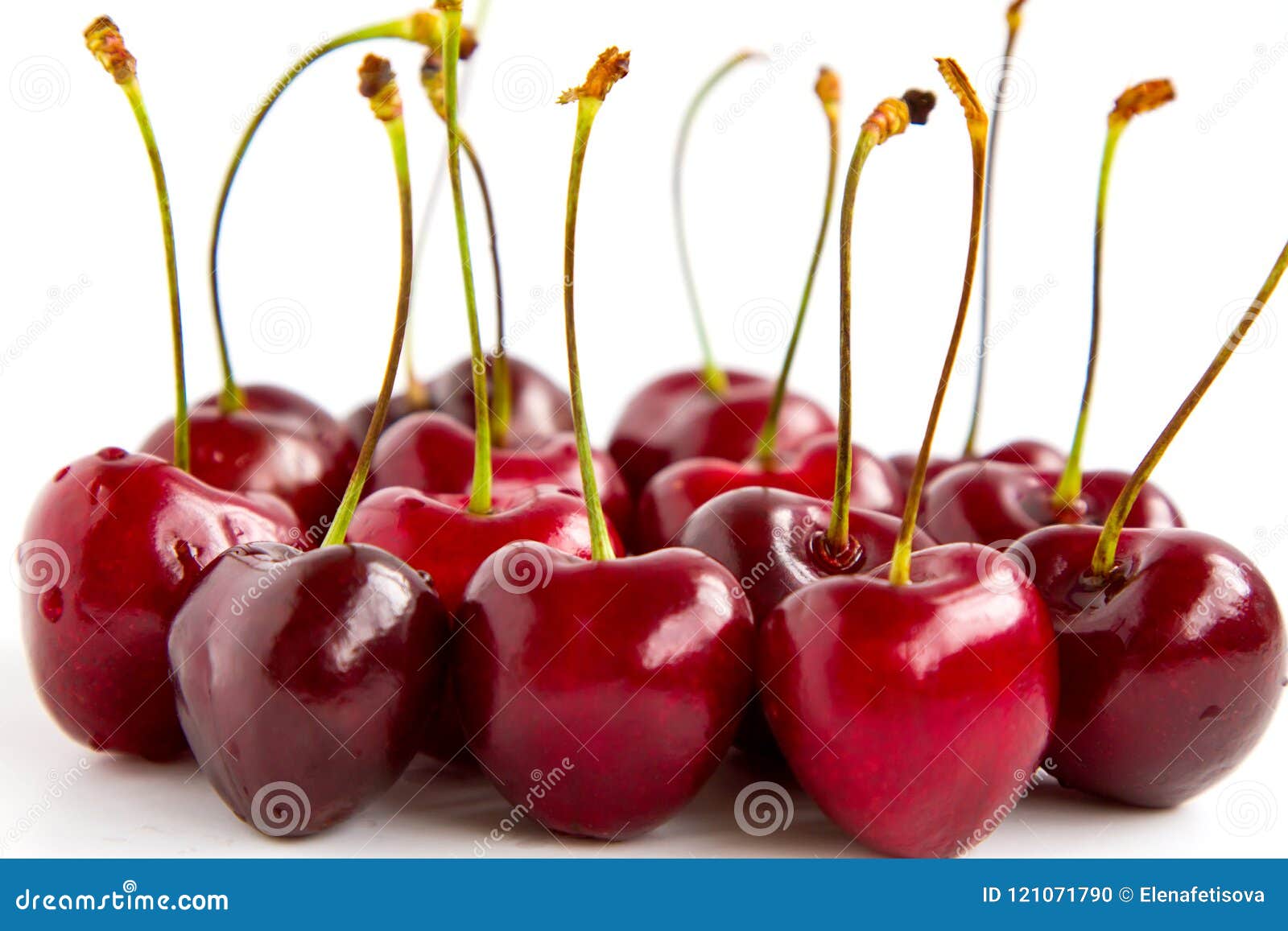 Reife Kirsche Der Beeren Auf Einem Weißen Hintergrund Studio Stockfoto ...