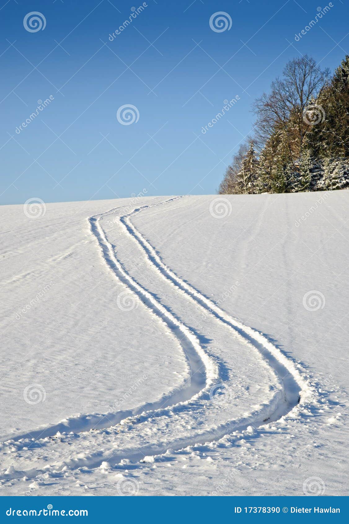Reifen-Spur im Schnee stockfoto. Bild von nave, kalt - 17378390