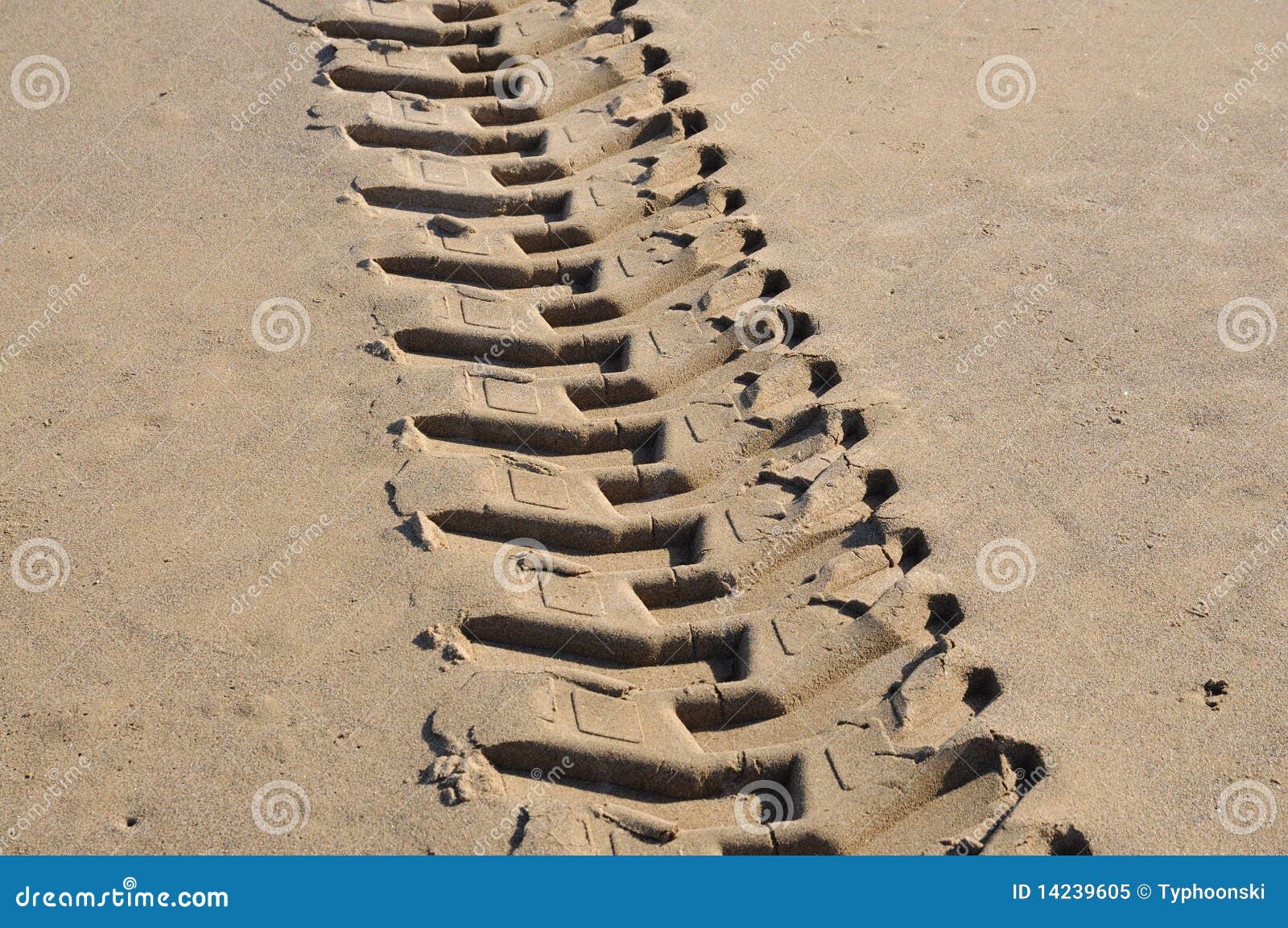 Reifenspur stockbild. Bild von laufwerk, reifen, spur - 14239605