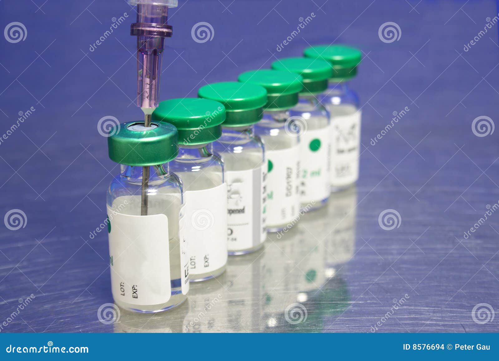 Reihe Der Phiolen Und Der Nadel Stockfoto - Bild von spiegel ...