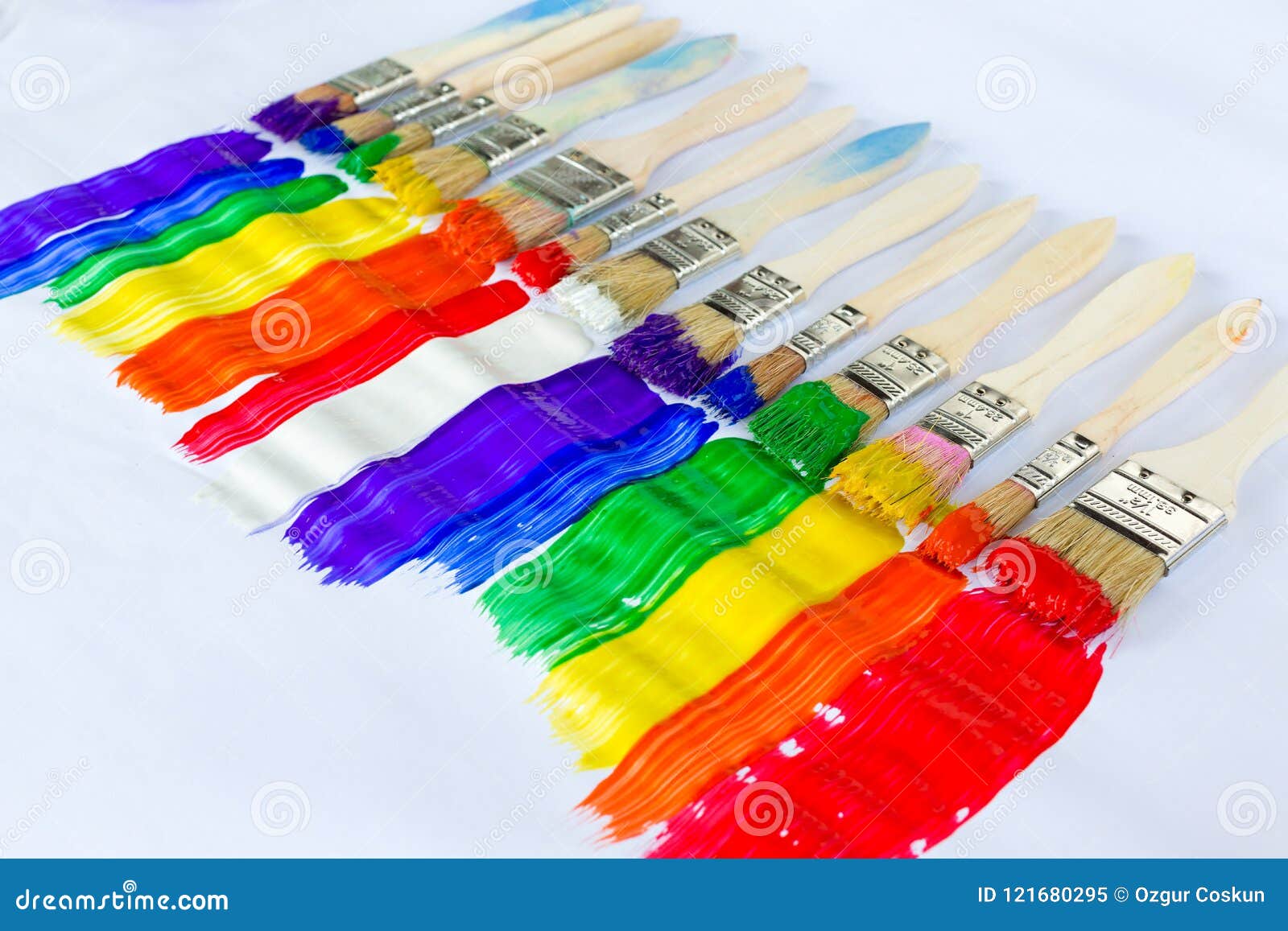 Reihe Von Pinseln Mit Hell Farbiger Farbe Stockbild - Bild von ...