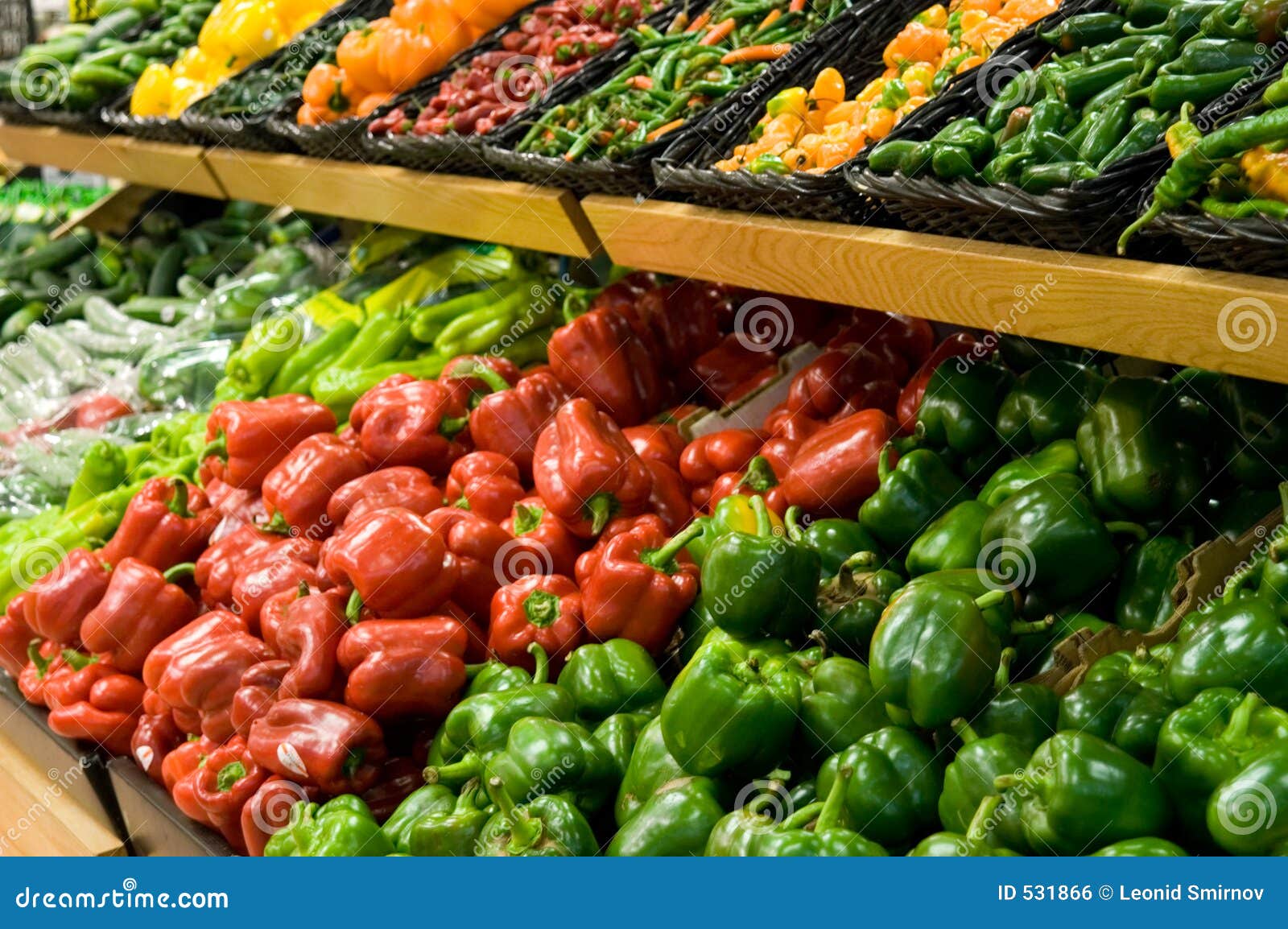 Reihen der Pfeffer stockfoto. Bild von oval, mexikanisch - 531866