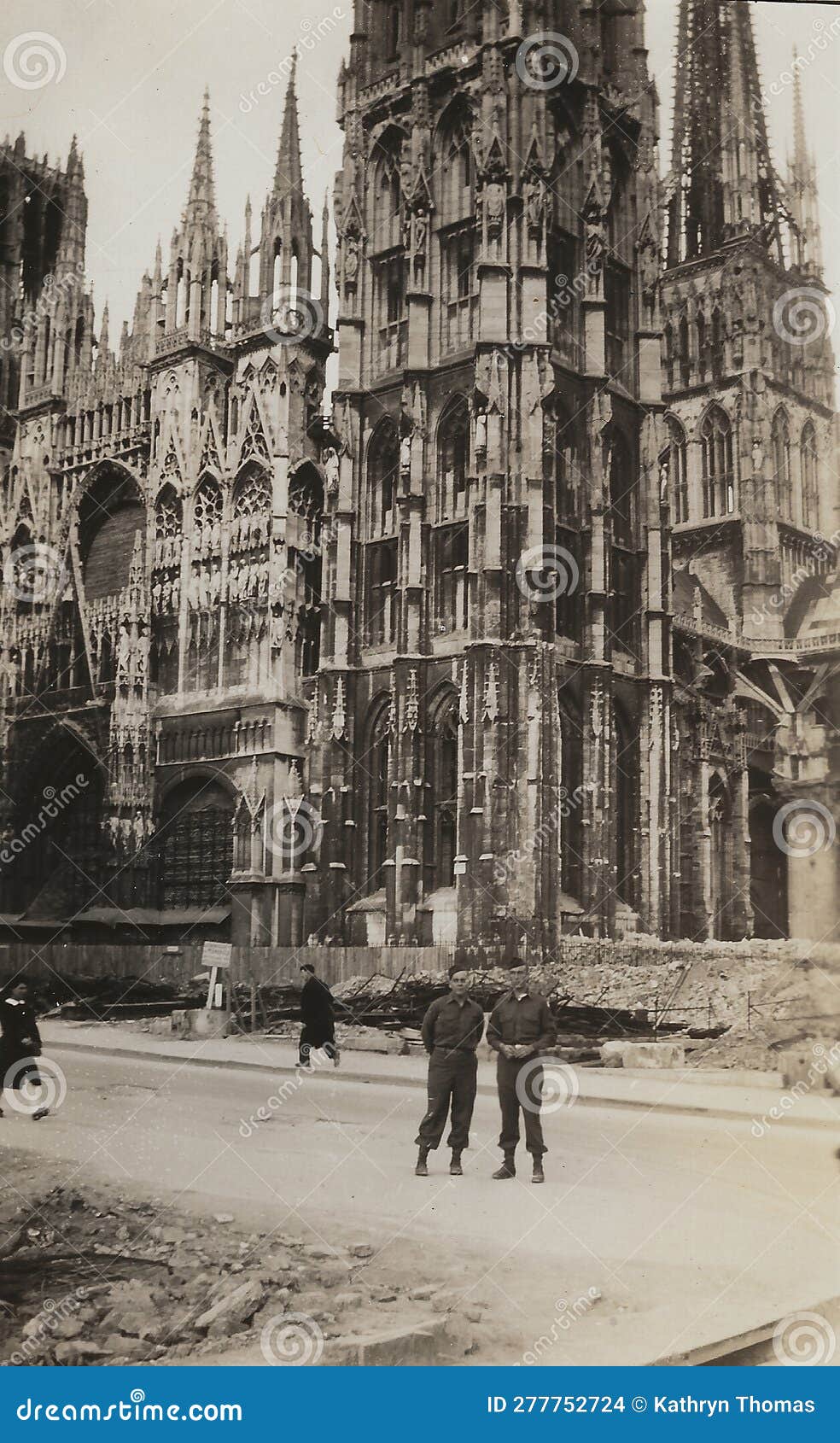 Reims Cathedral editorial stock image. Image of ruin - 277752724