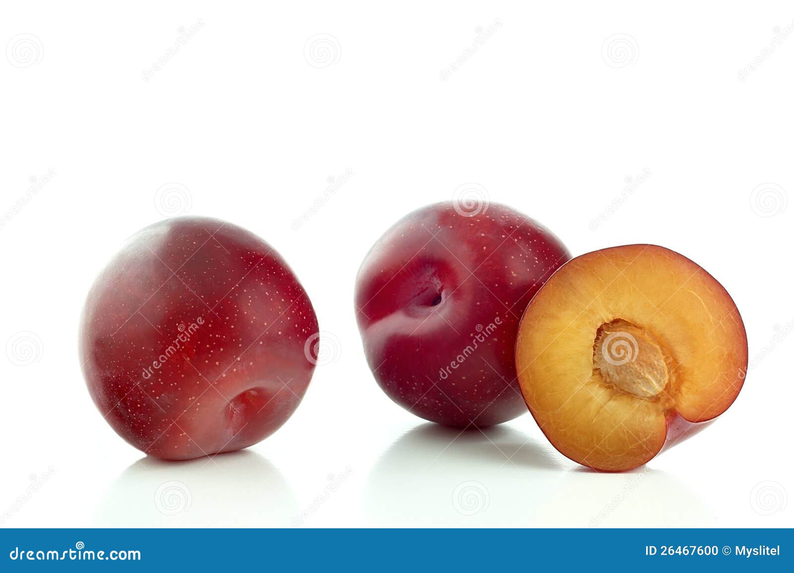 Reine-claude rouge photo stock. Image du trois, rouge - 26467600