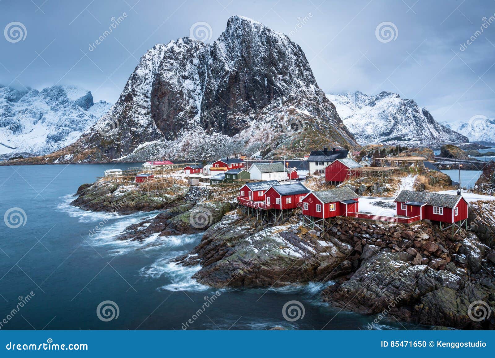 Reine Rorbuer fotografia stock. Immagine di bello, corsa - 85471650