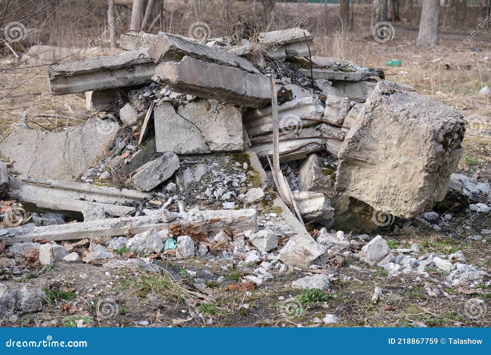 Reinforced Concrete Old Broken Construction Waste Stock Image - Image ...