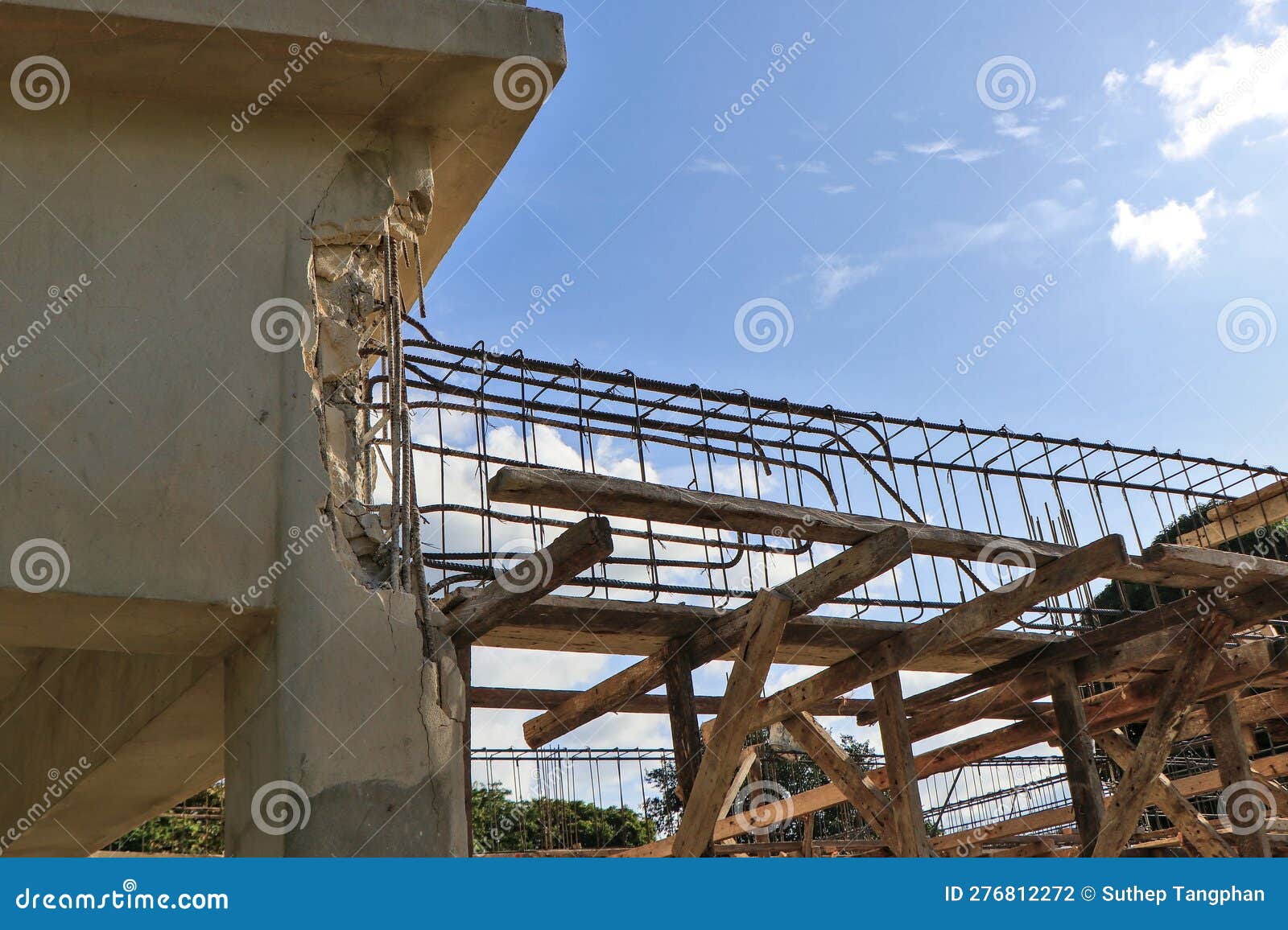Reinforcement of Concrete Columns and Beams Stock Photo - Image of ...