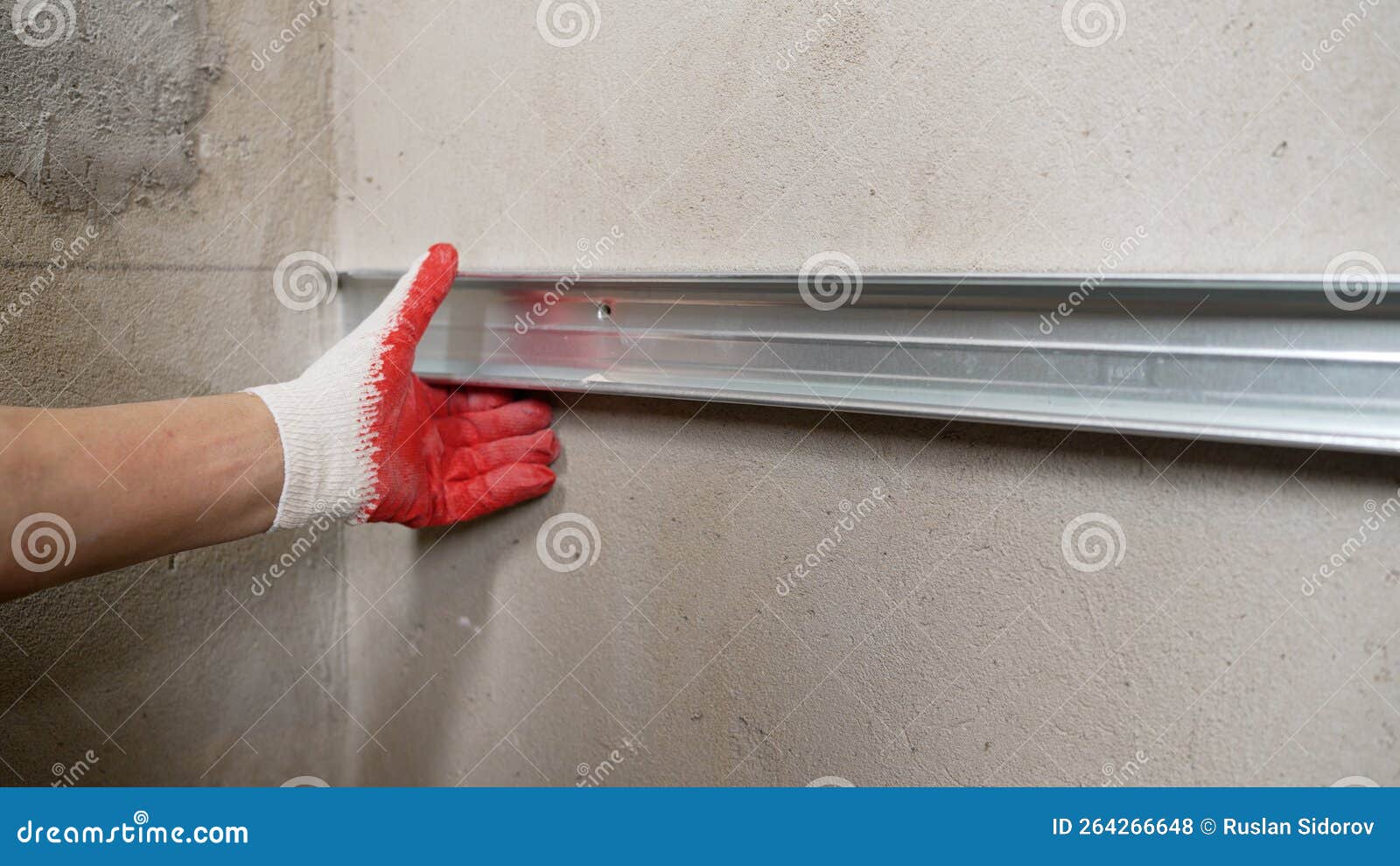 Laying Ceramic Tiles on the Wall. Reinforcement for Laying Tiles in the ...