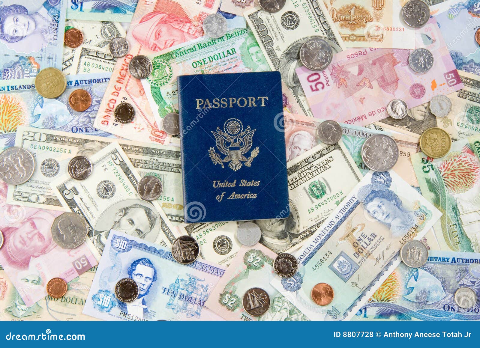 Reis Geld & Paspoort stock foto. Image of groot, honderd - 8807728