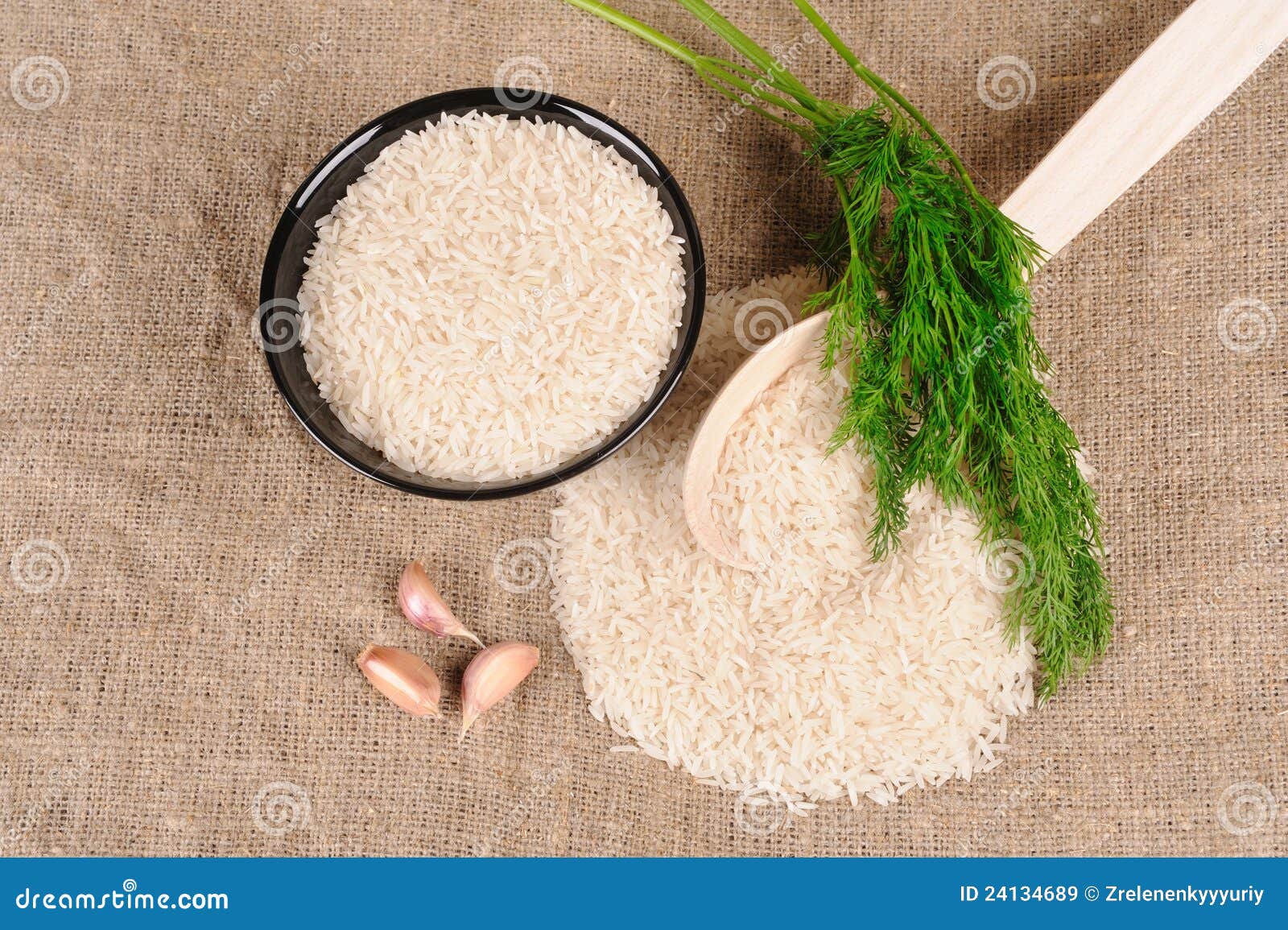 Reis Mit Dill in Der Schwarzen Schüssel Stockbild - Bild von frisch ...