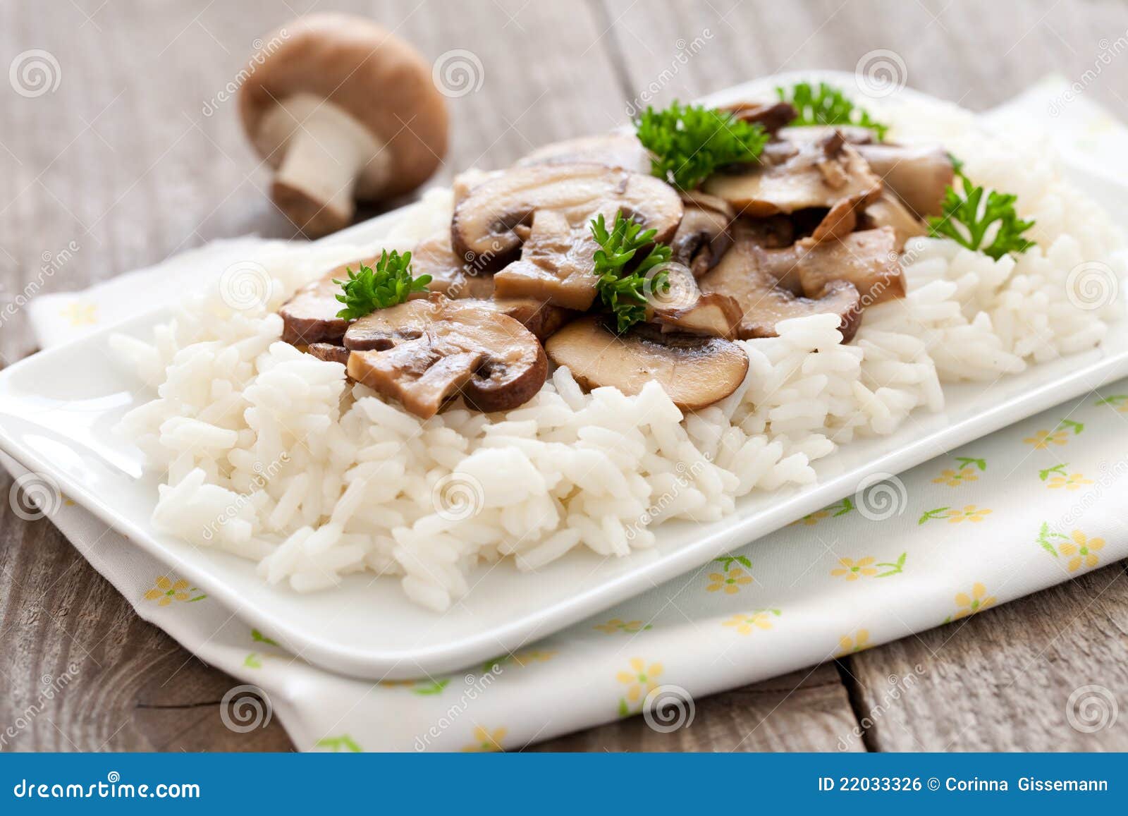 Reis mit Pilzen stockfoto. Bild von bestandteil, reis - 22033326