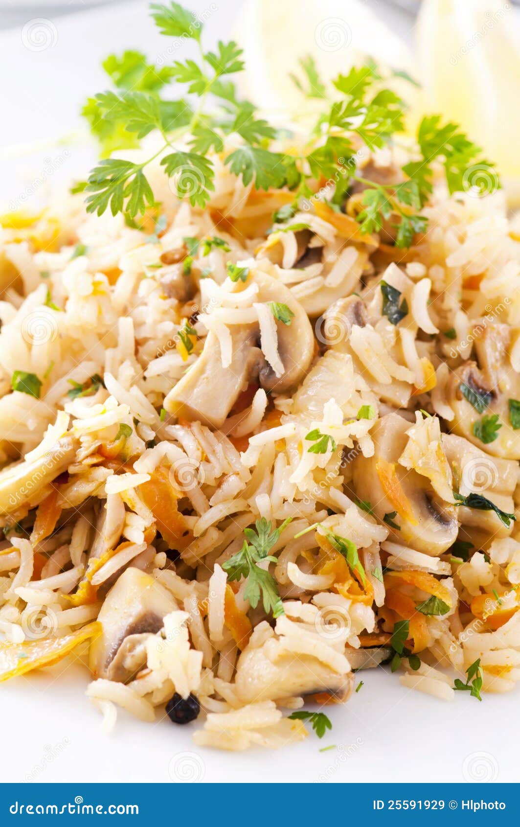 Reis mit Pilzen stockbild. Bild von karotte, vegetarier - 25591929