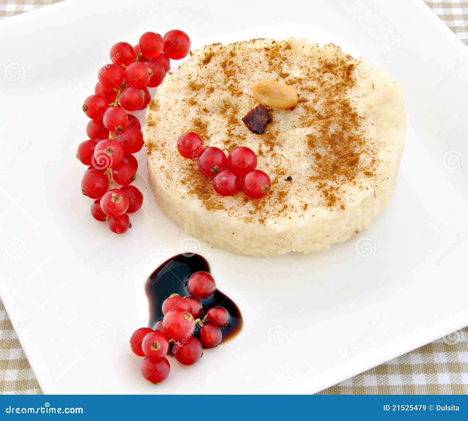 Reispudding stockbild. Bild von kugel, himbeere, diät - 21525479