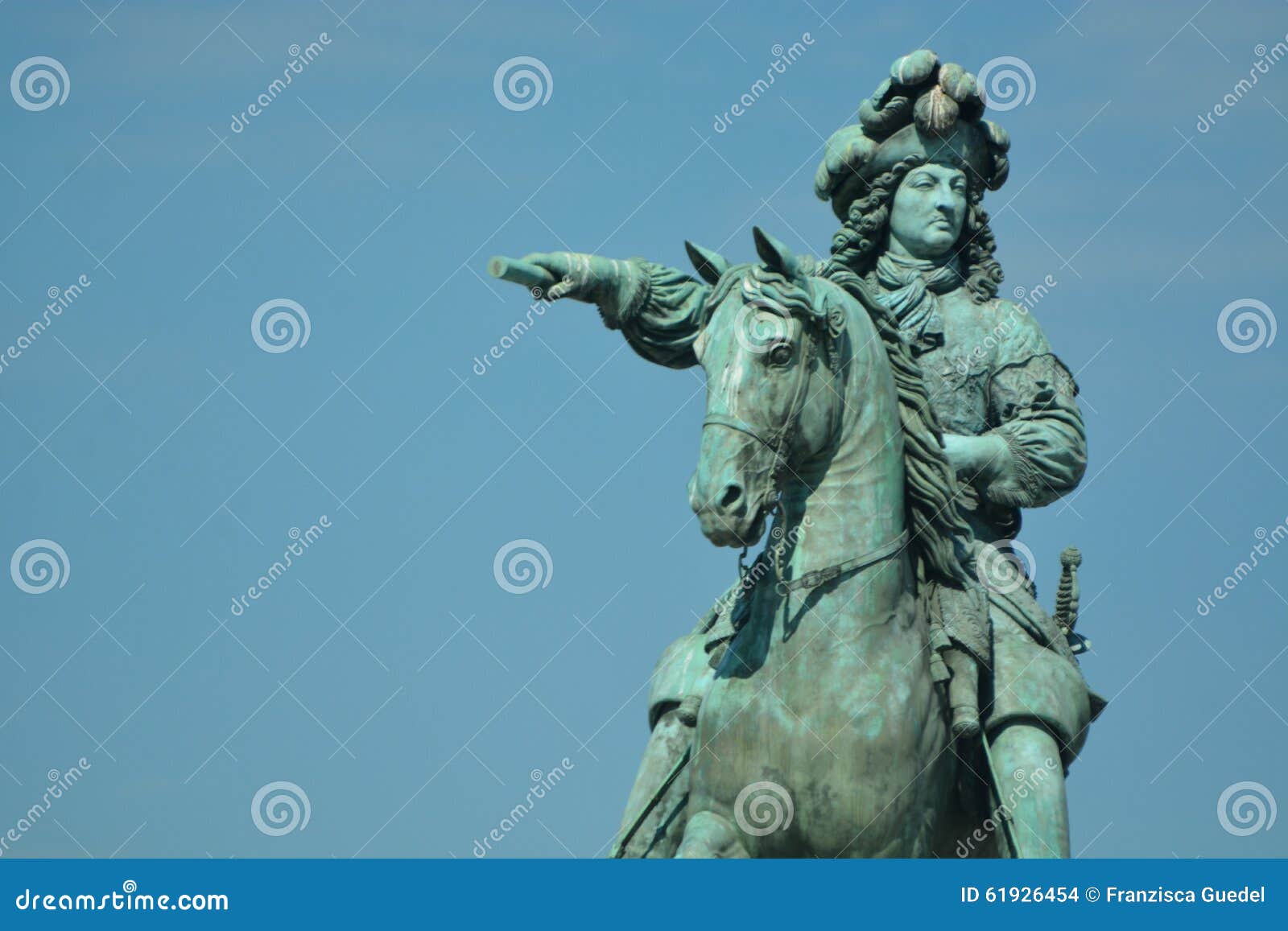 Reiterstatue Von Louis XIV in Versailles Stockfoto - Bild von ...