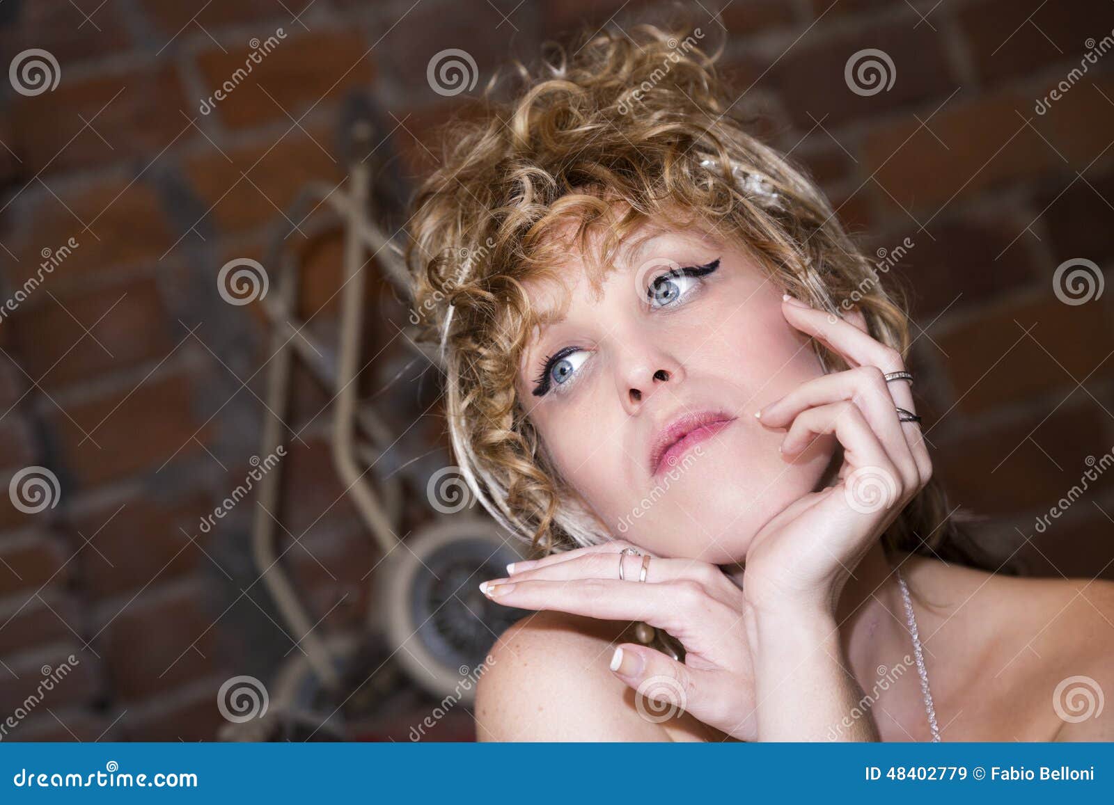 Reizend Augen stockbild. Bild von elegant, schauen, obacht - 48402779