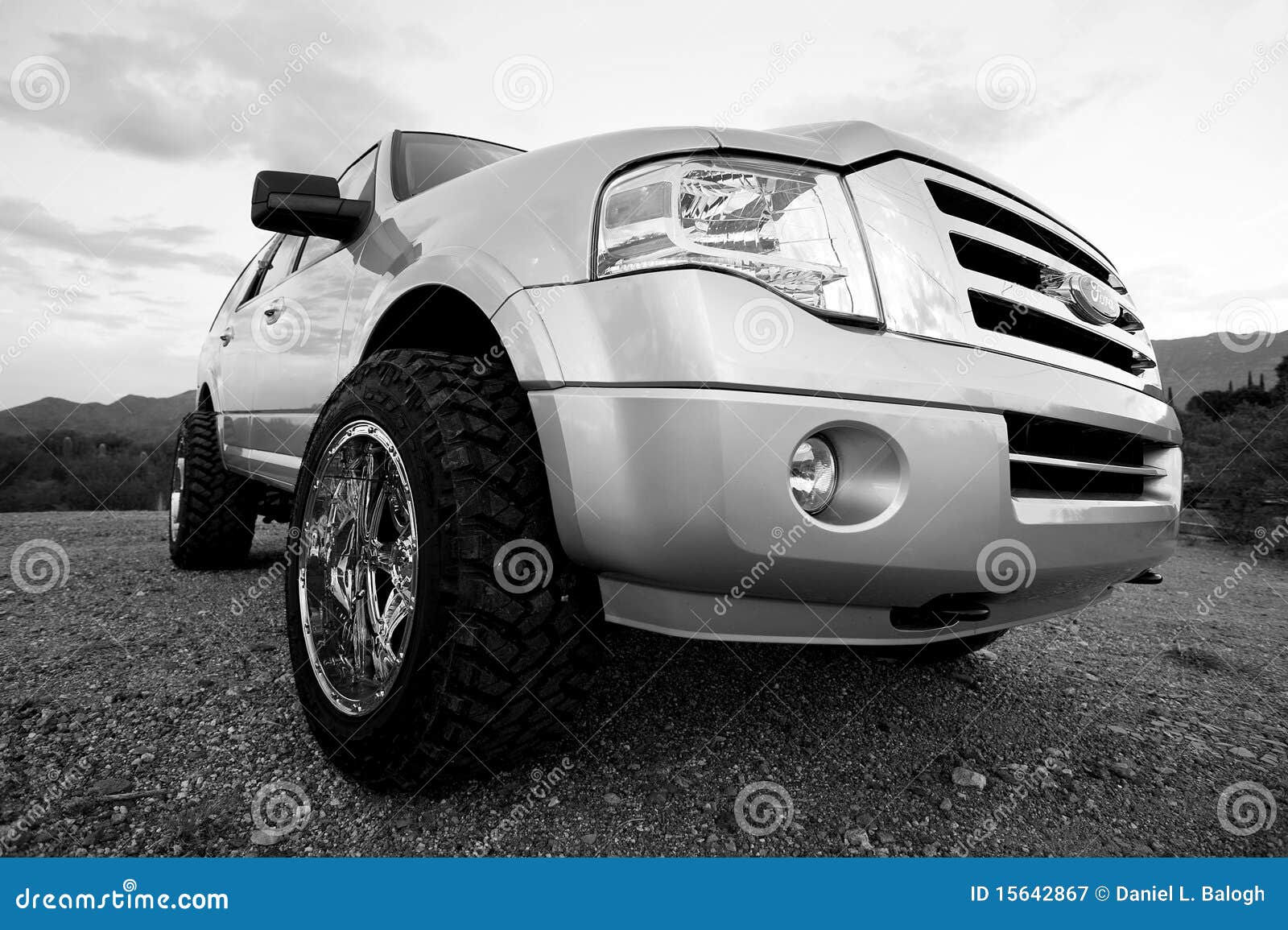 Reizend Voertuig redactionele fotografie. Image of voorstad - 15642867