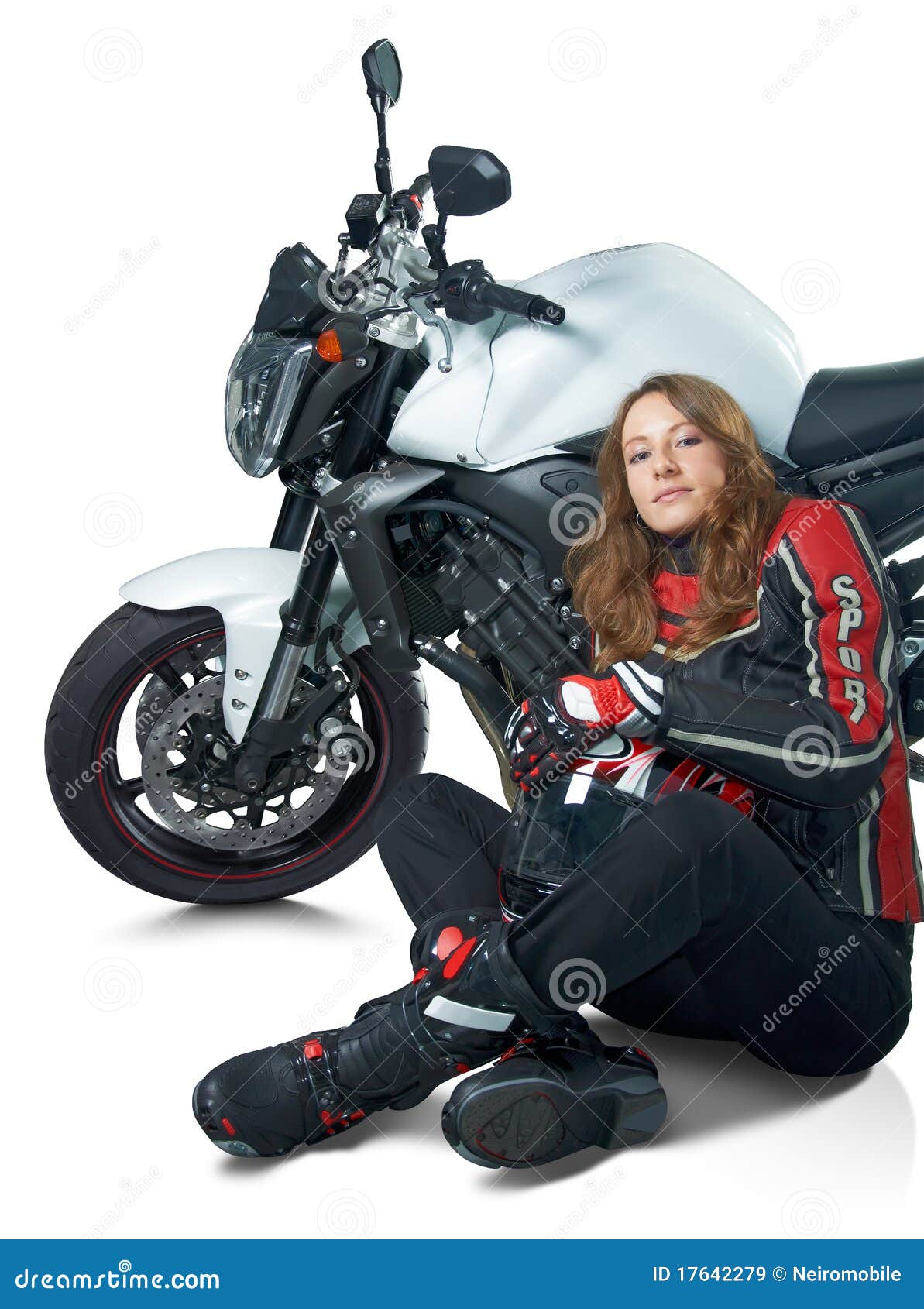 Reizvolle Frau am Motorrad stockbild. Bild von sturzhelm - 17642279