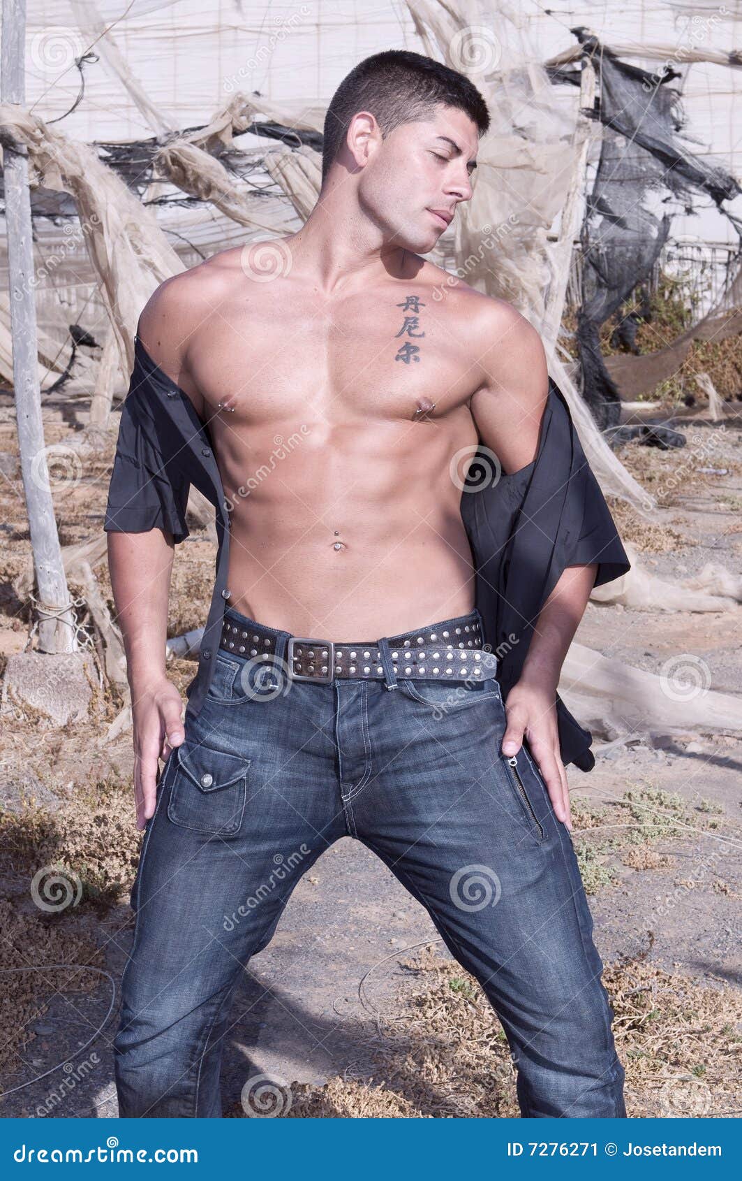 Reizvoller Mit Muskeln Mann Mit Jeans Stockbild - Bild von kasten, mann ...